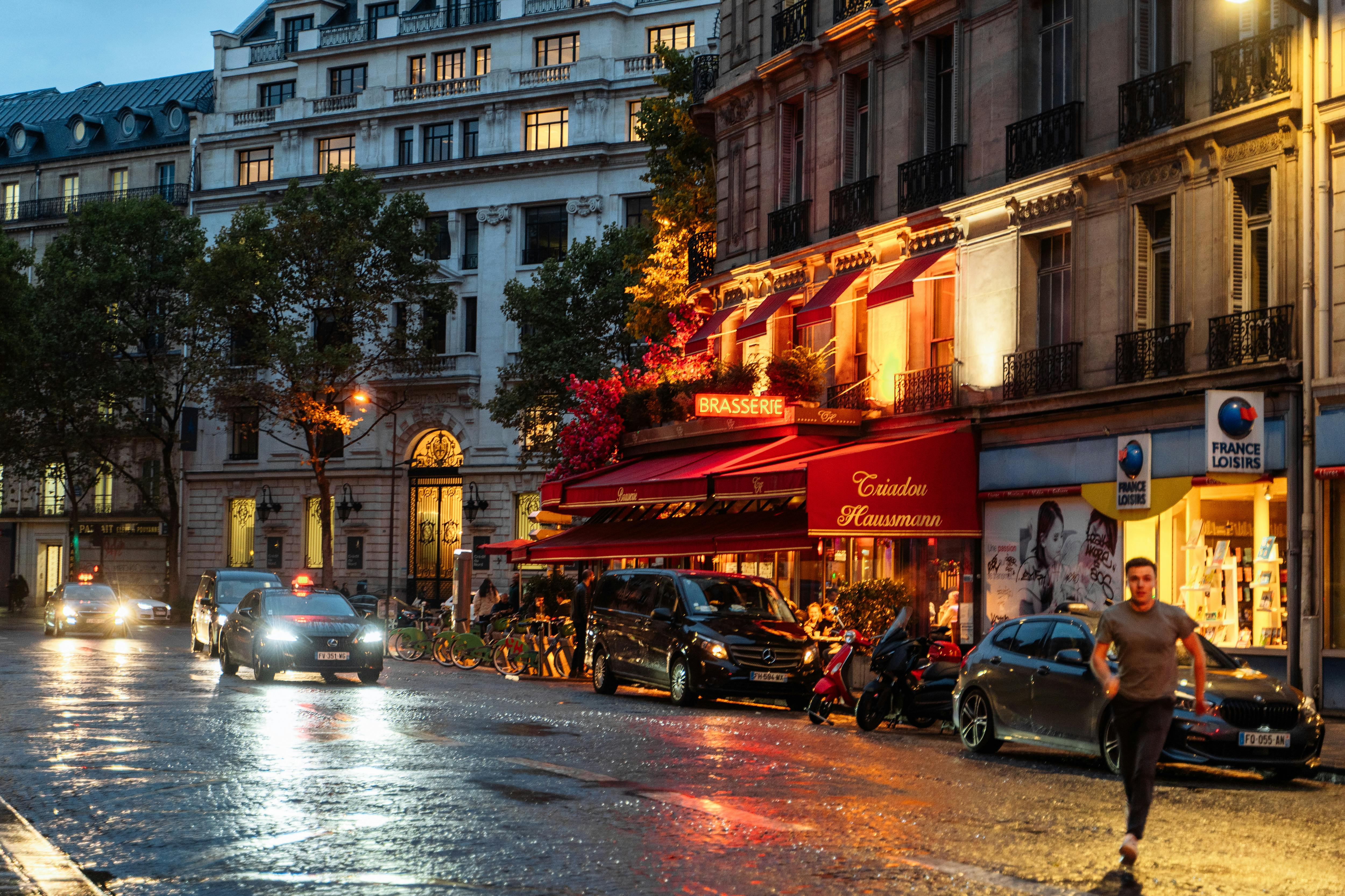 Iconic Parisian Street Scene at Night · Free Stock Photo
