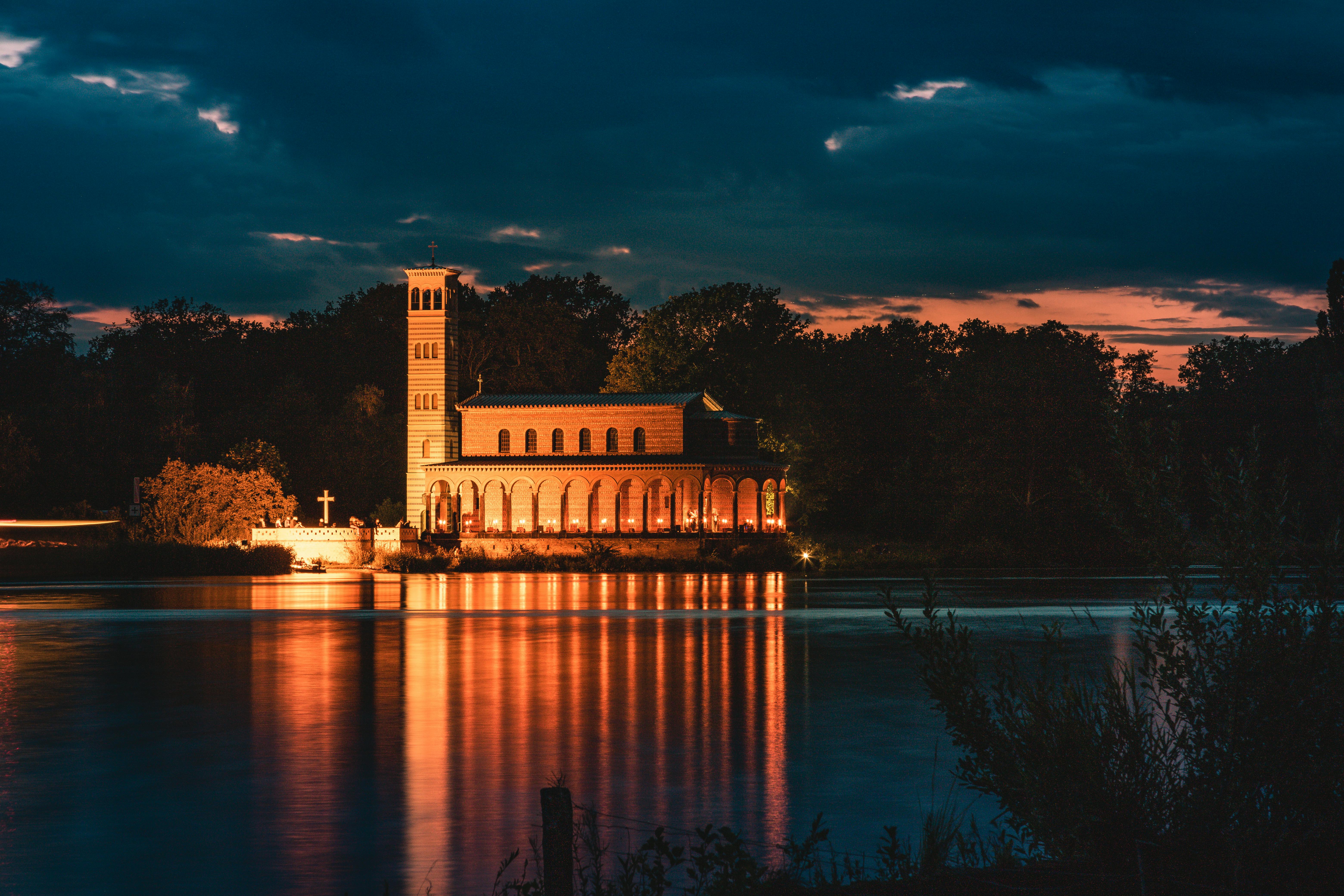 Illuminated Riverscape with Historic Building at Dusk · Free Stock Photo