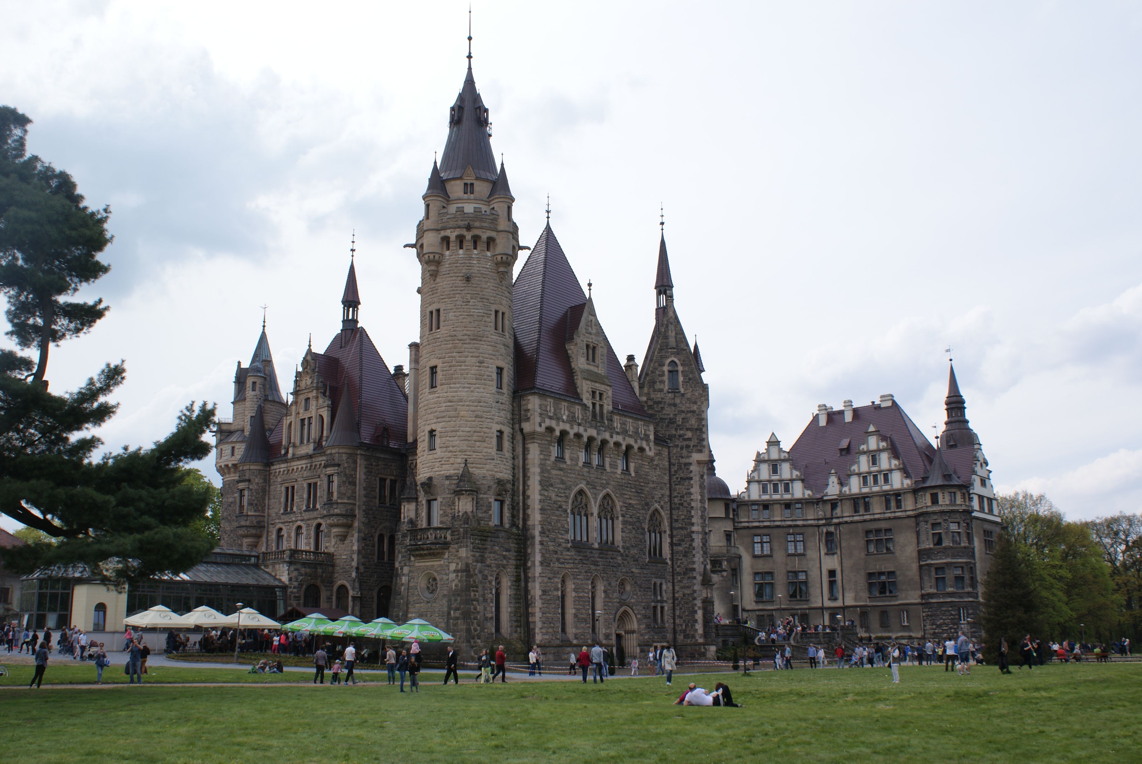 Majestic medieval-style castle on a cloudy day · Free Stock Photo