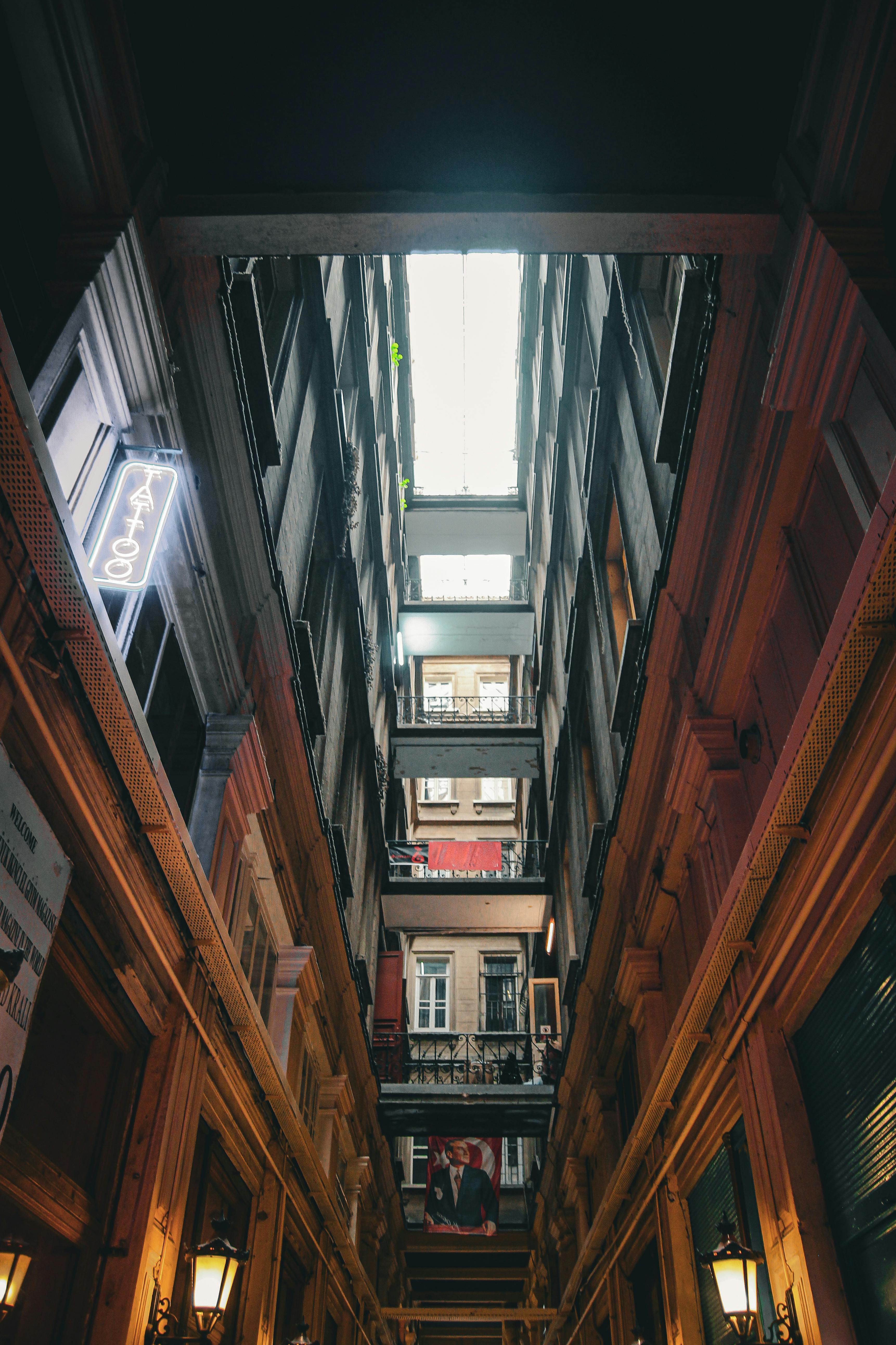 Modern Building With Atrium Photos, Download The BEST Free Modern ...