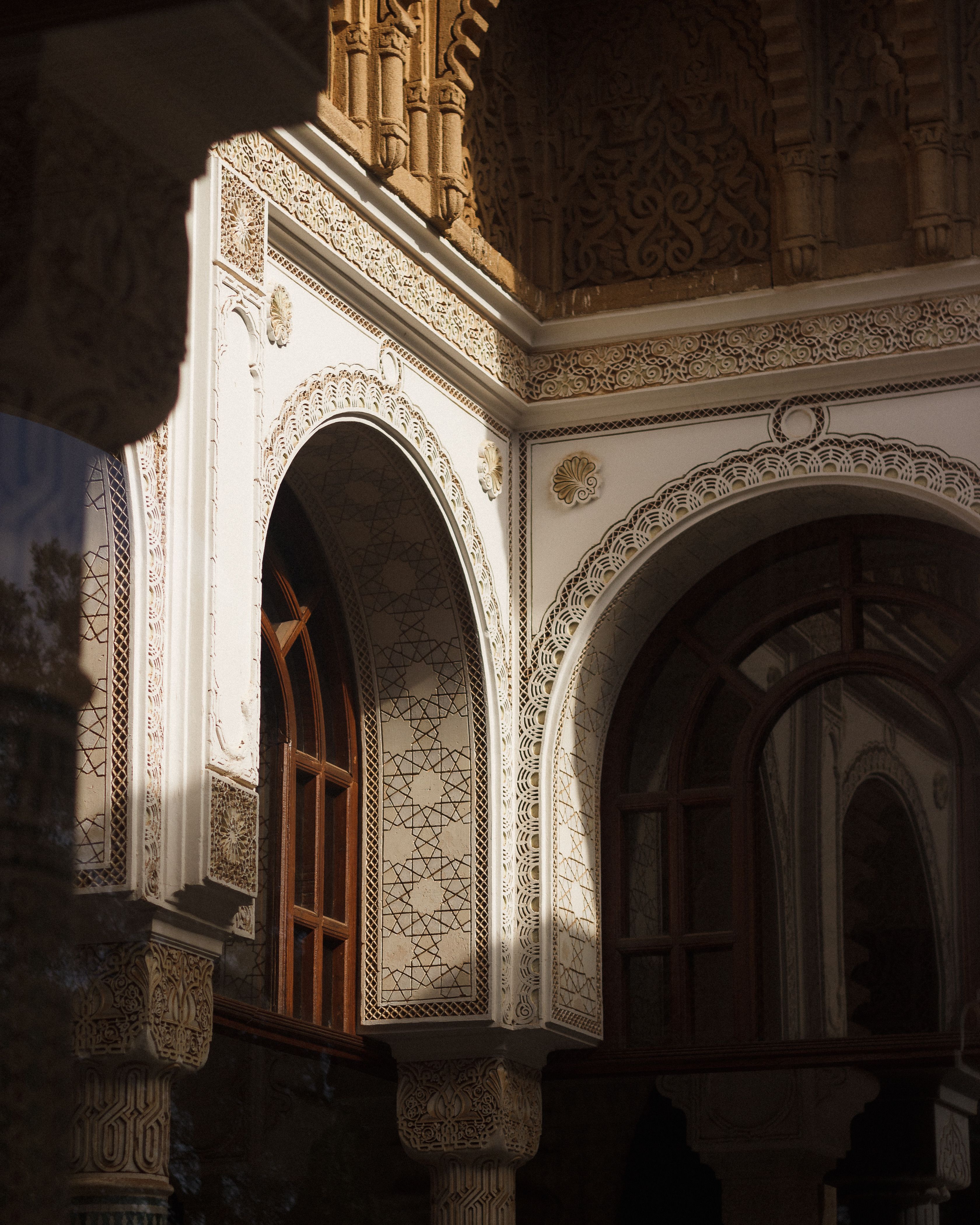 Intricate Islamic Architectural Design in Sunlight · Free Stock Photo