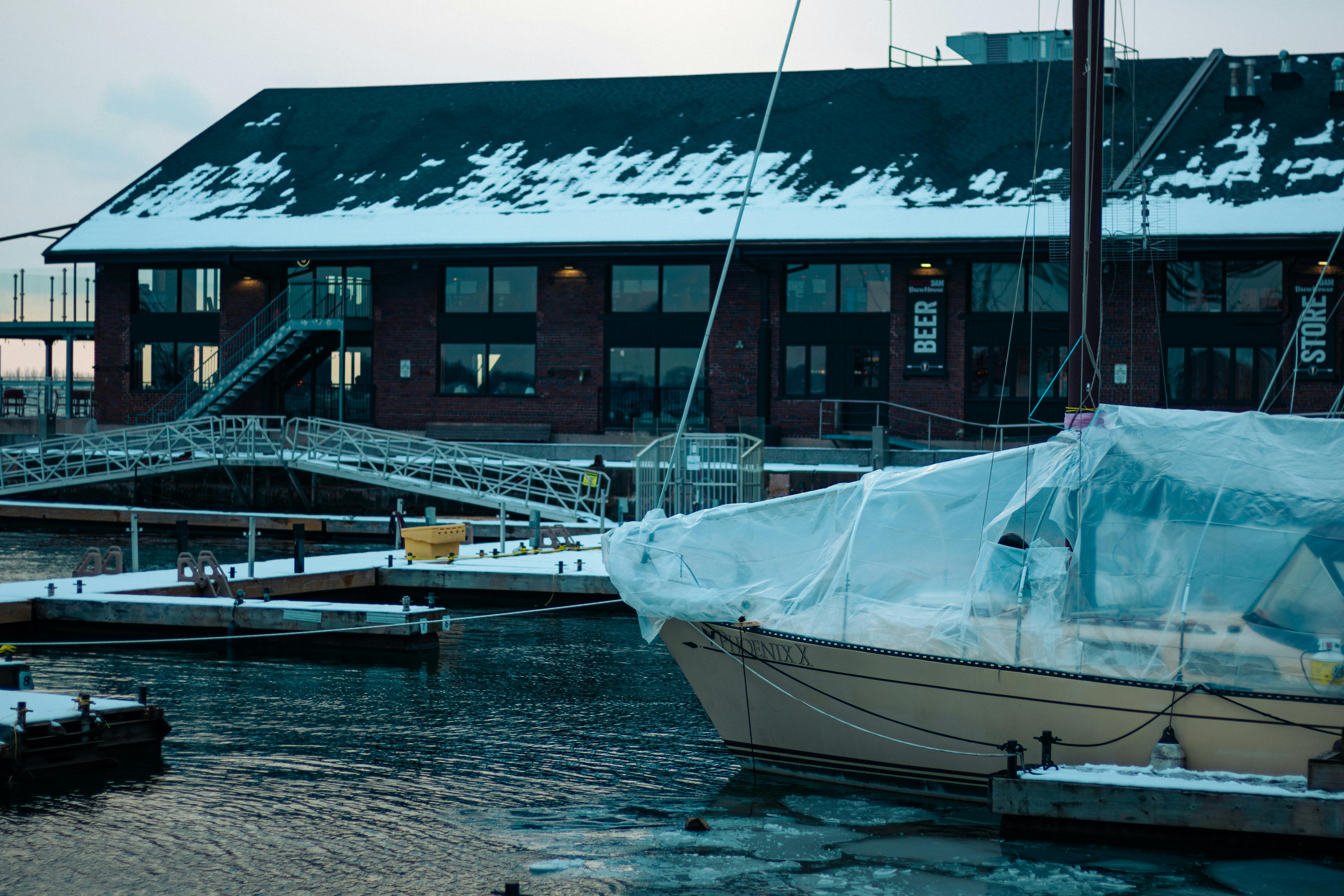 Winter Scene at Toronto Marina with Snow-Covered Boats · Free Stock Photo