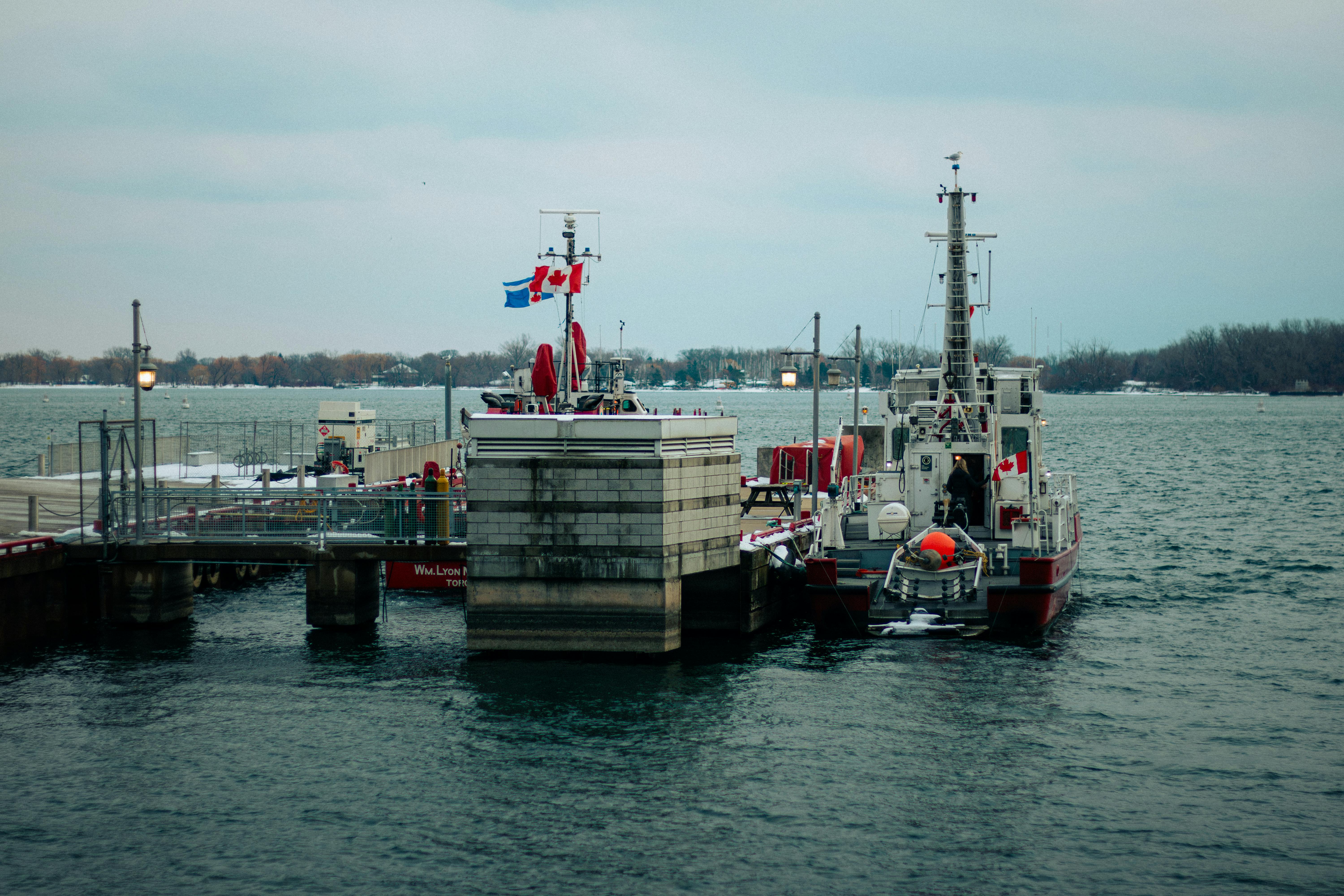 Winter Maritime Scene at Toronto's Waterfront · Free Stock Photo