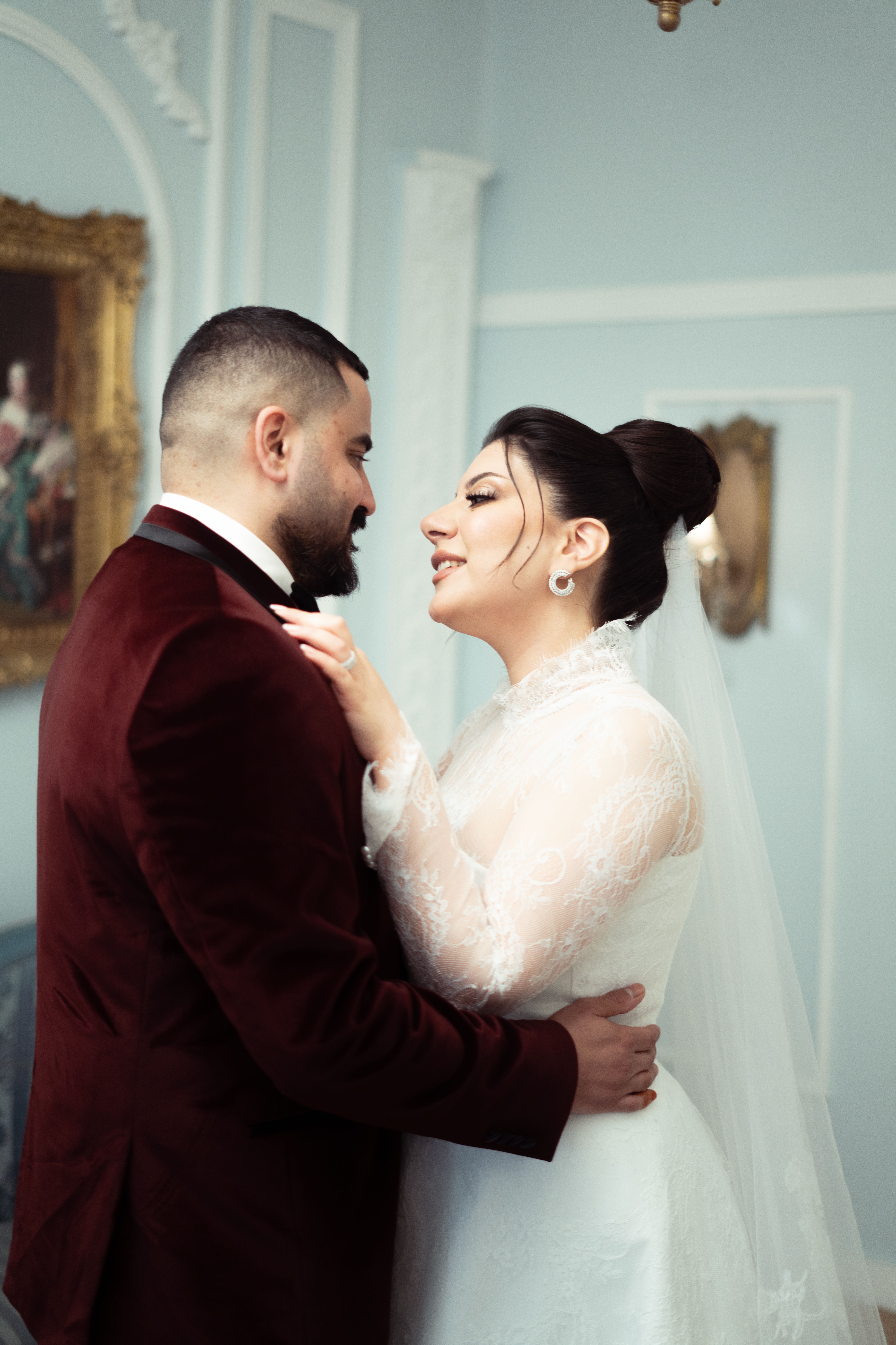 Romantic Indoor Wedding Scene in Baghdad · Free Stock Photo