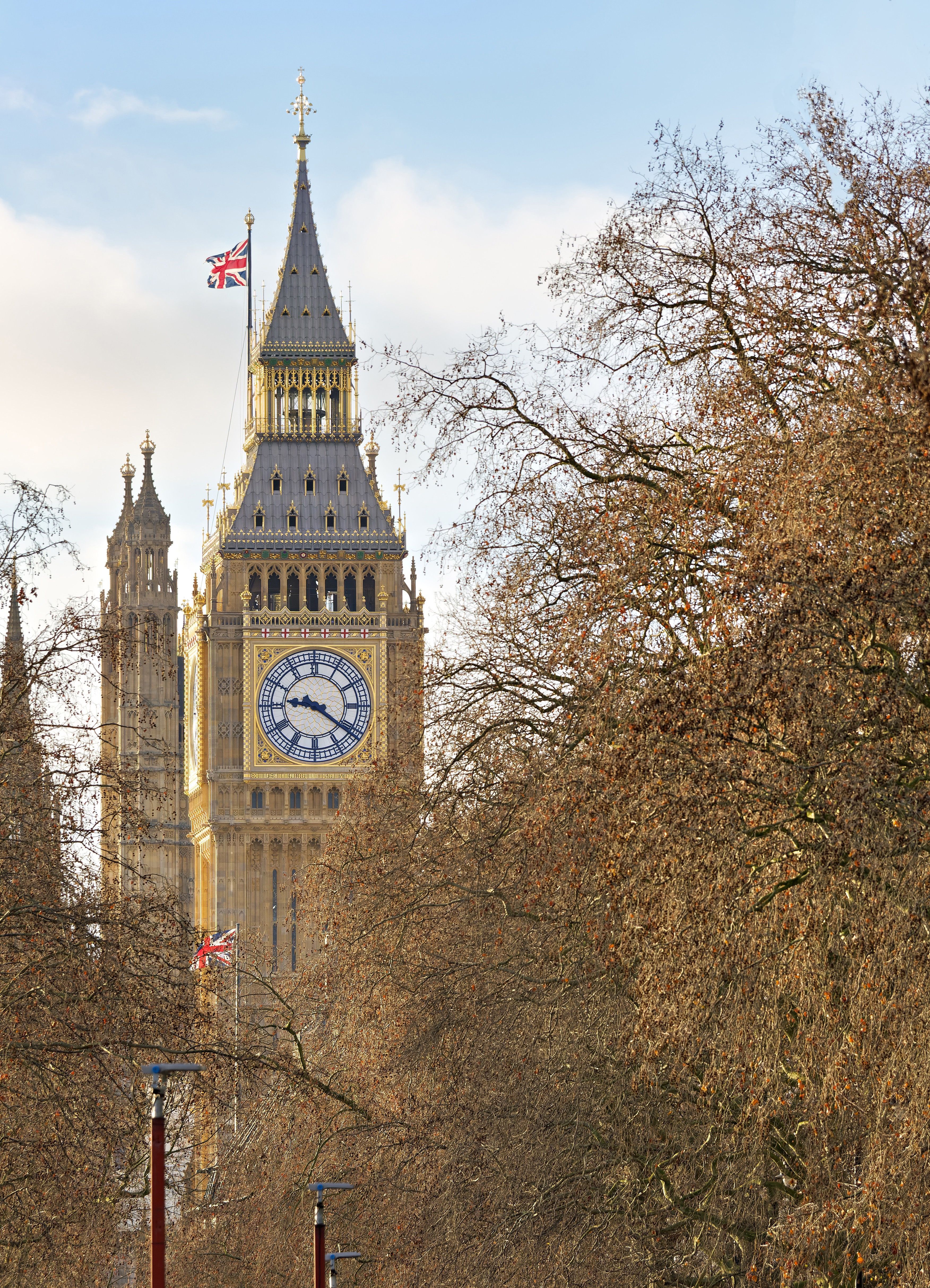 Iconic Elizabeth Tower in Autumn London View · Free Stock Photo