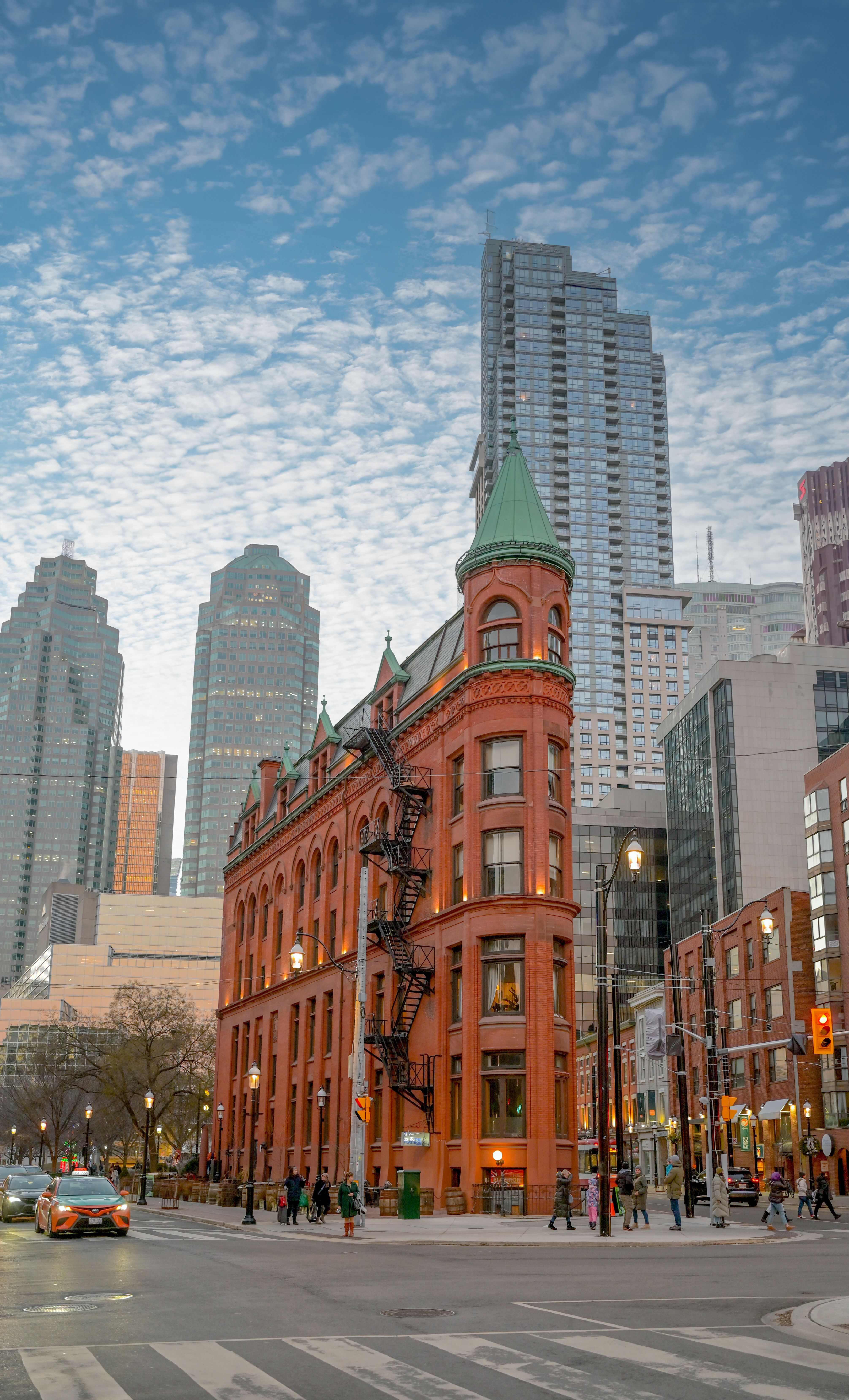 Historic Flatiron Building in Downtown Toronto at Dusk · Free Stock Photo