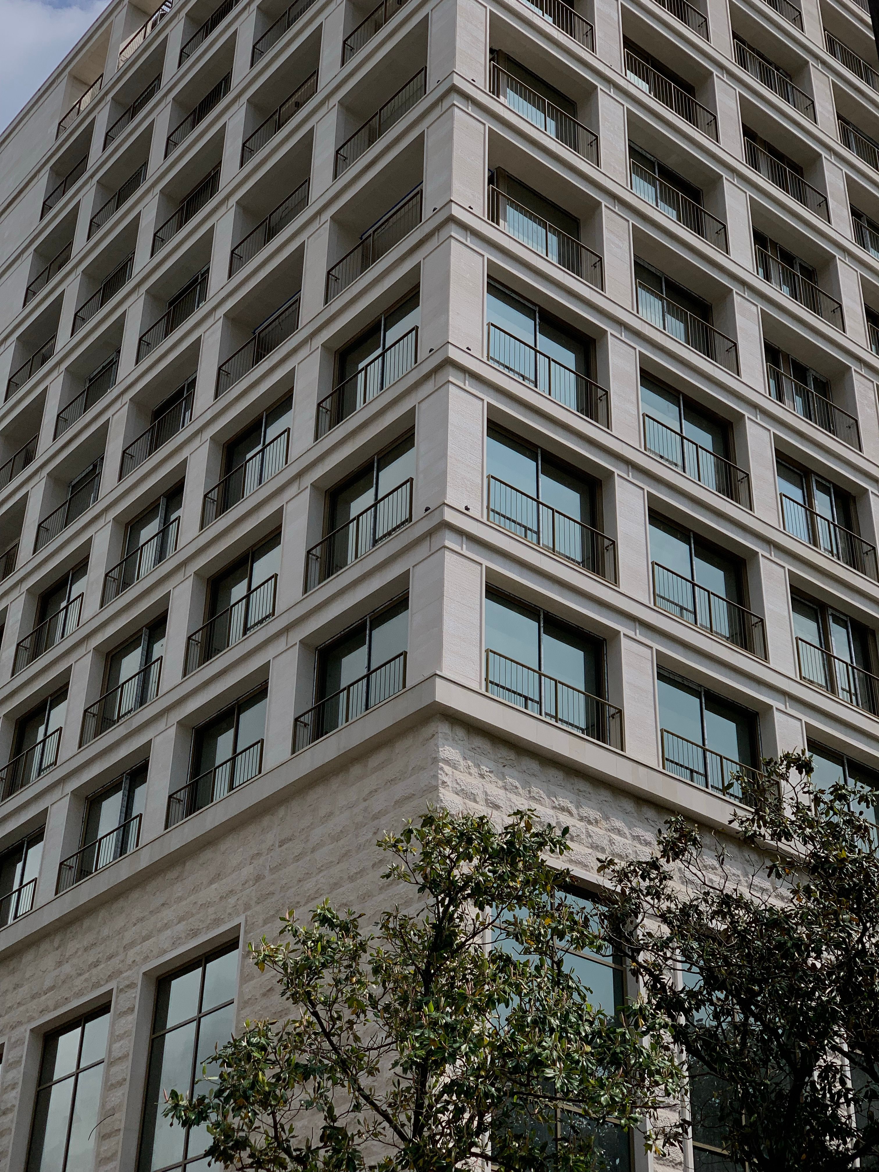 Modern Urban Building with Glass Facade · Free Stock Photo