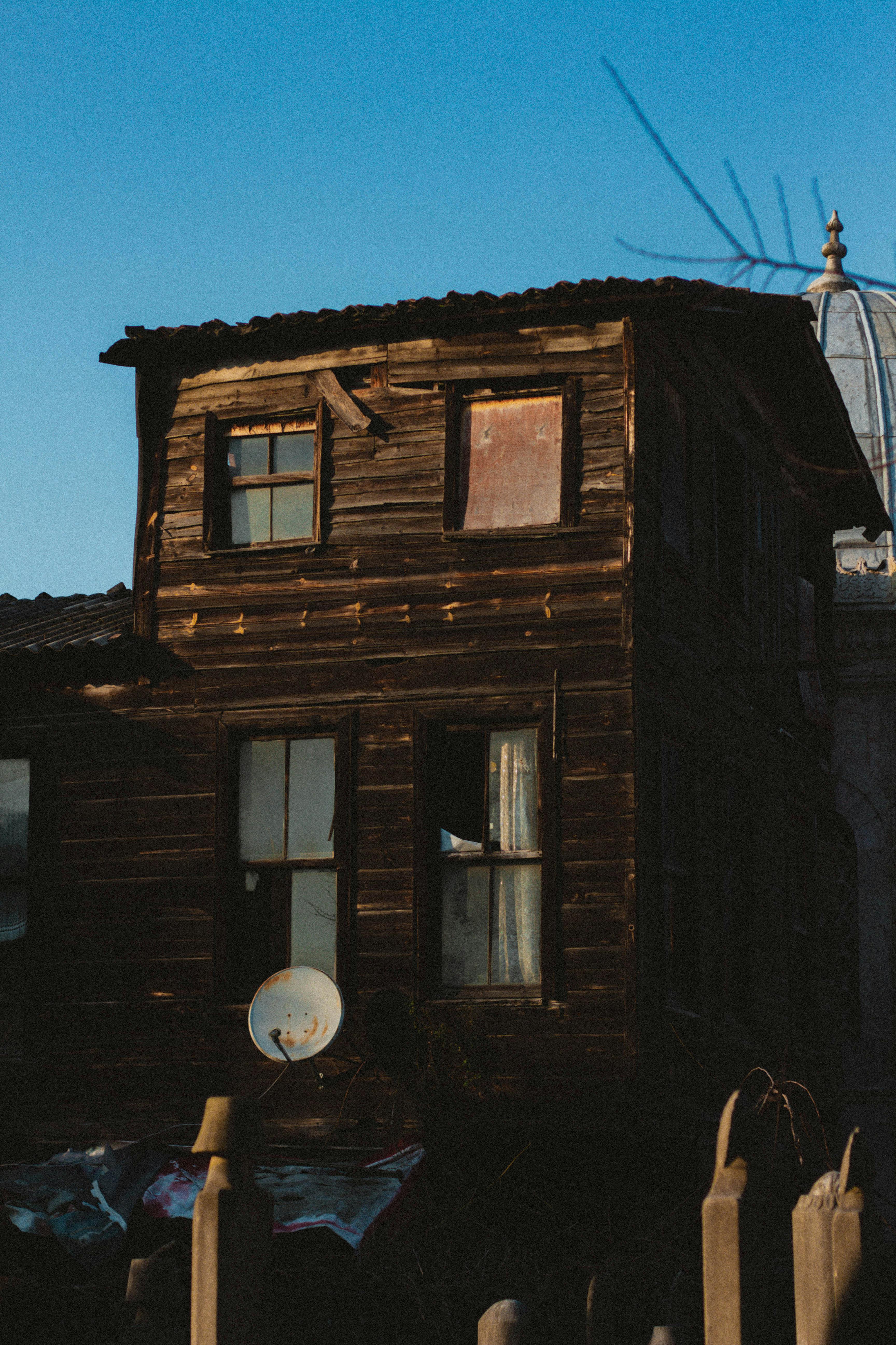 Historic Wooden House in İstanbul at Daytime · Free Stock Photo