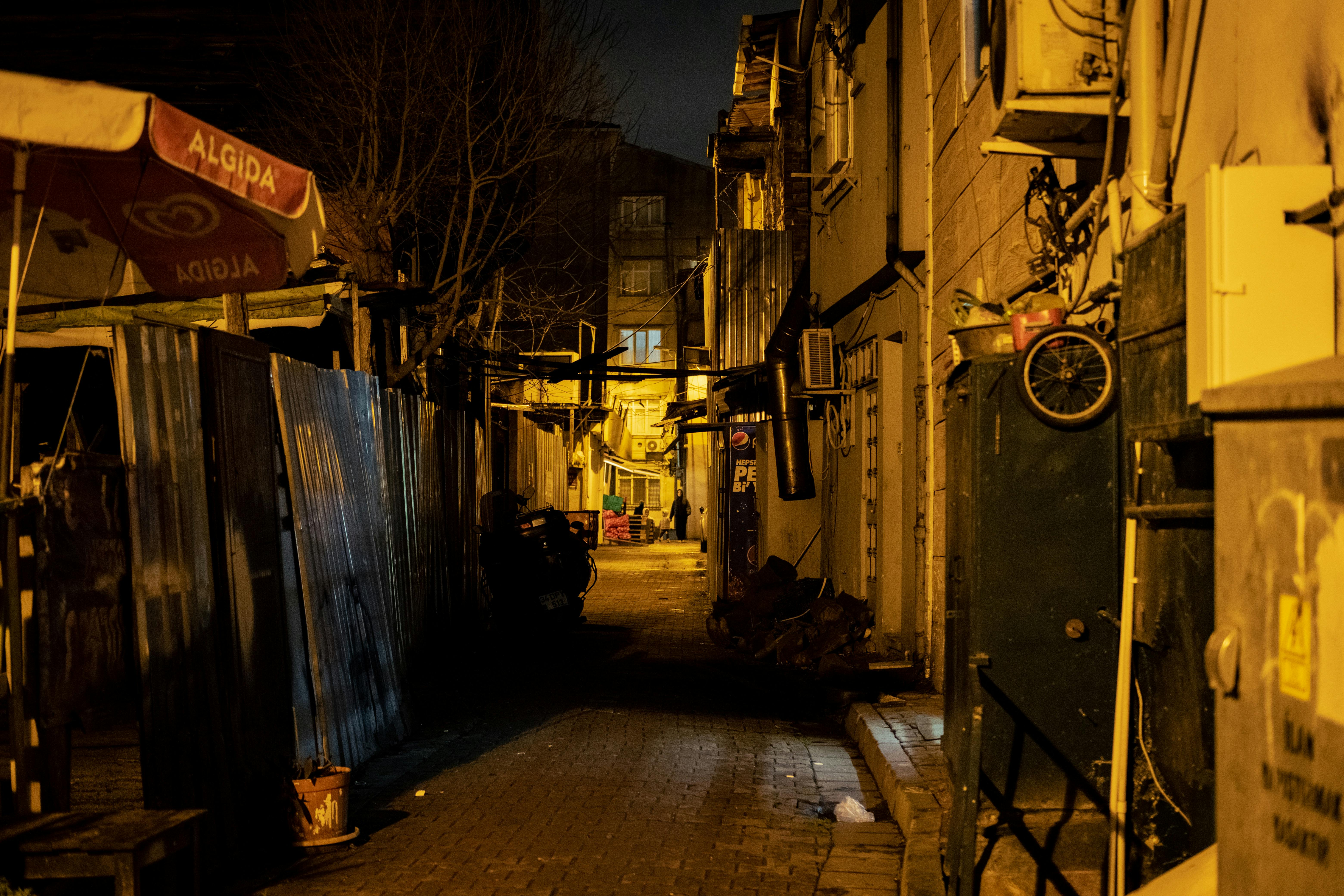 Mysterious Alley Photos, Download The BEST Free Mysterious Alley Stock ...