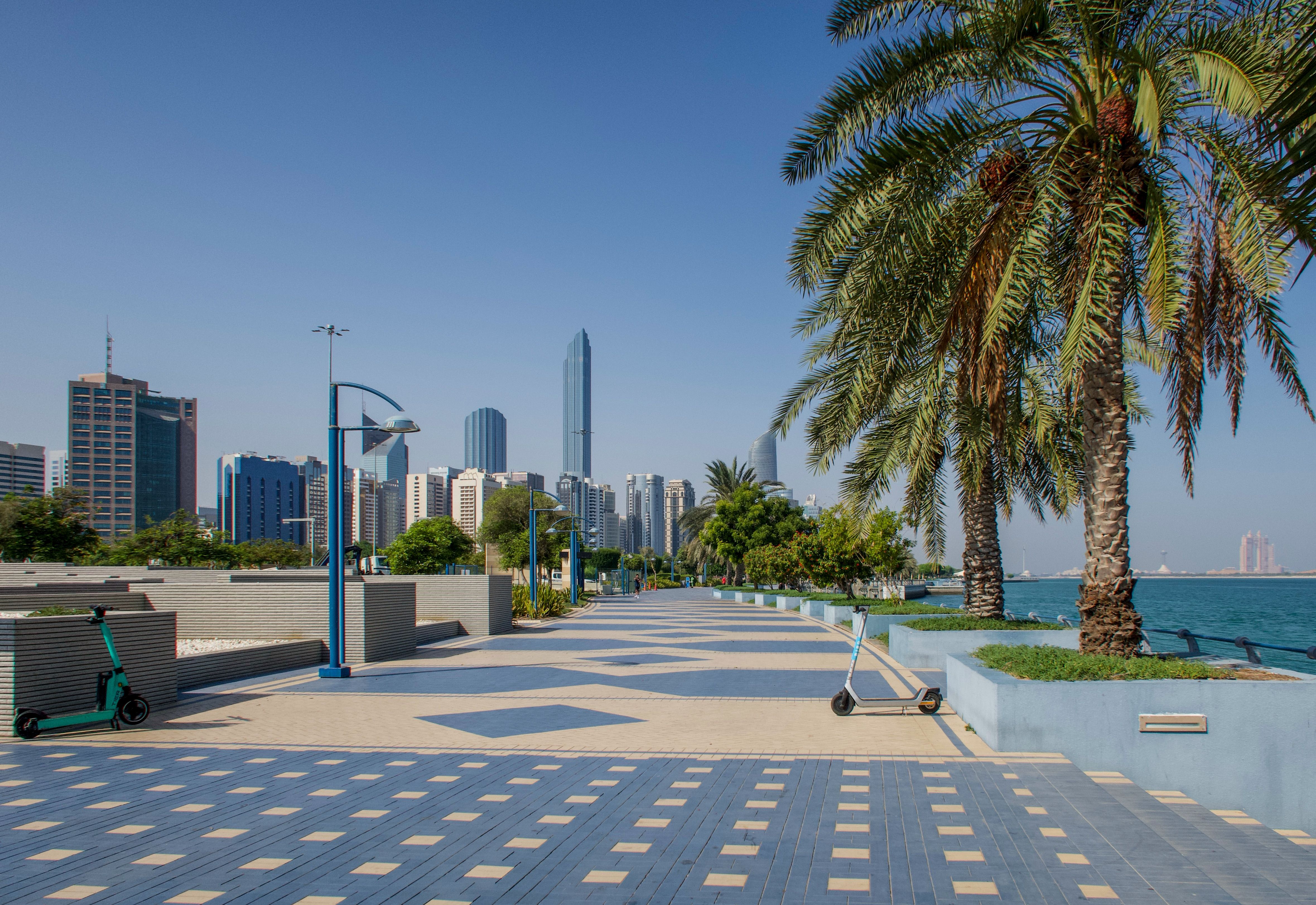 Scenic Abu Dhabi Corniche Promenade View · Free Stock Photo