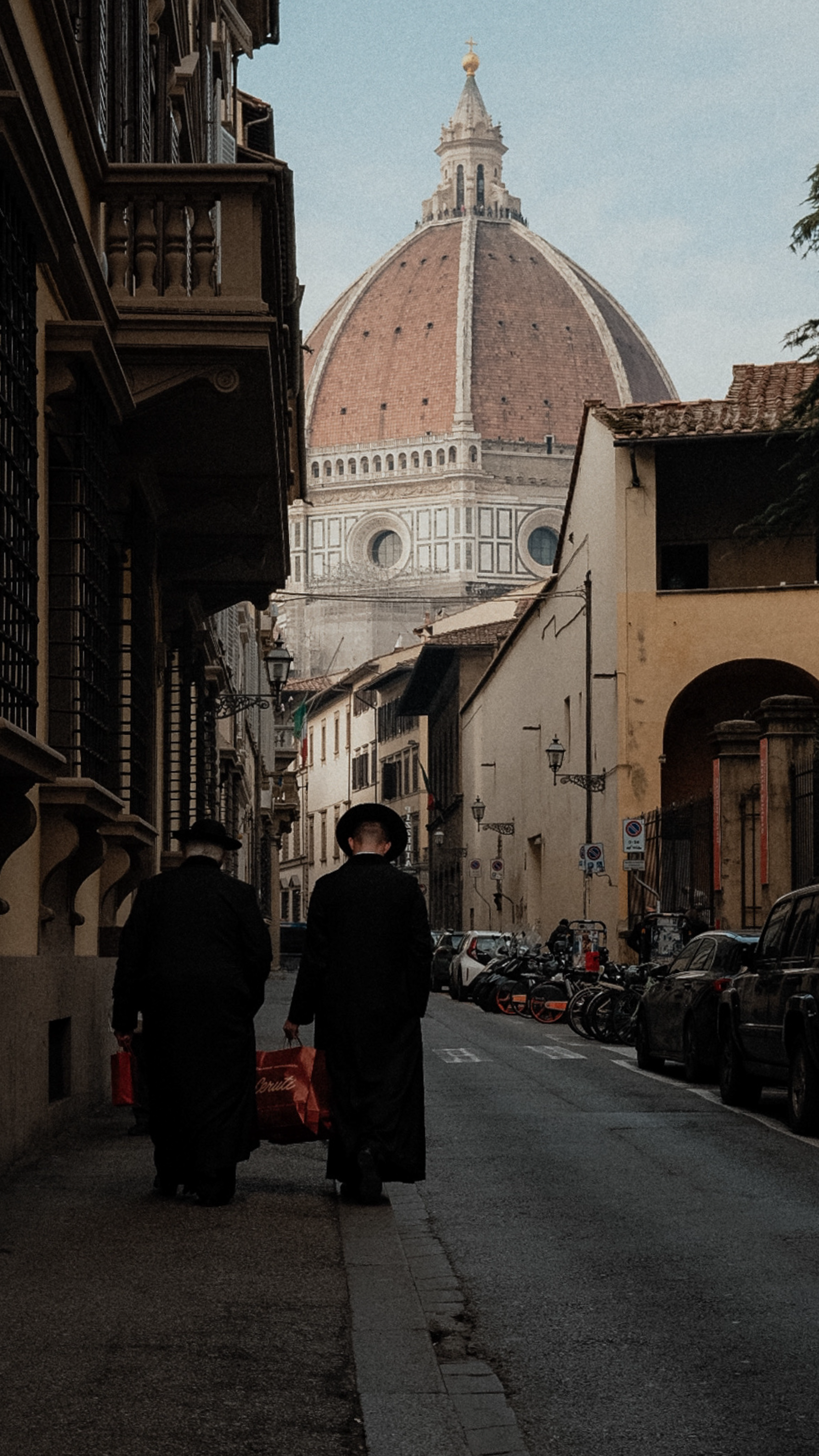Street View of Florence with Duomo Cathedral Dome · Free Stock Photo
