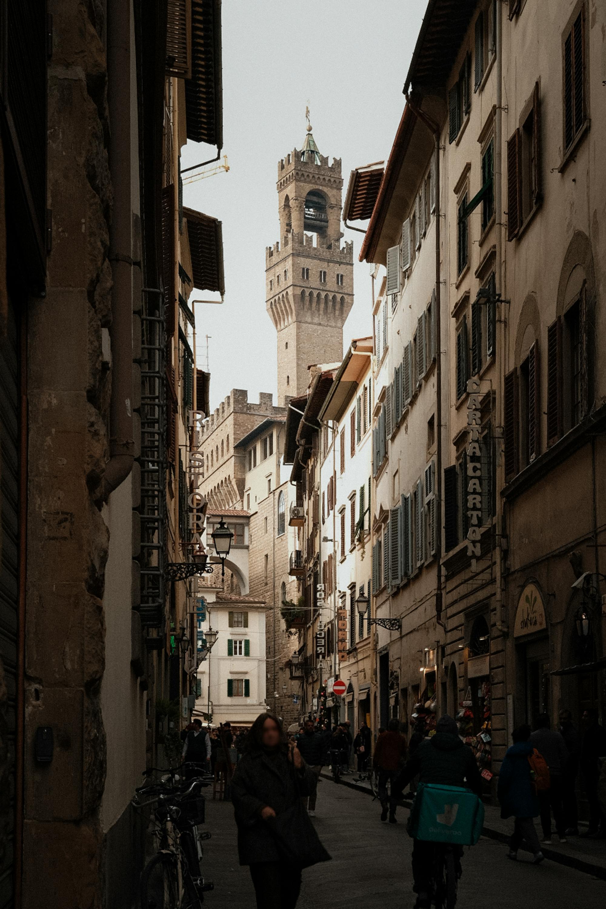 Florence Street View with Palazzo Vecchio Tower · Free Stock Photo