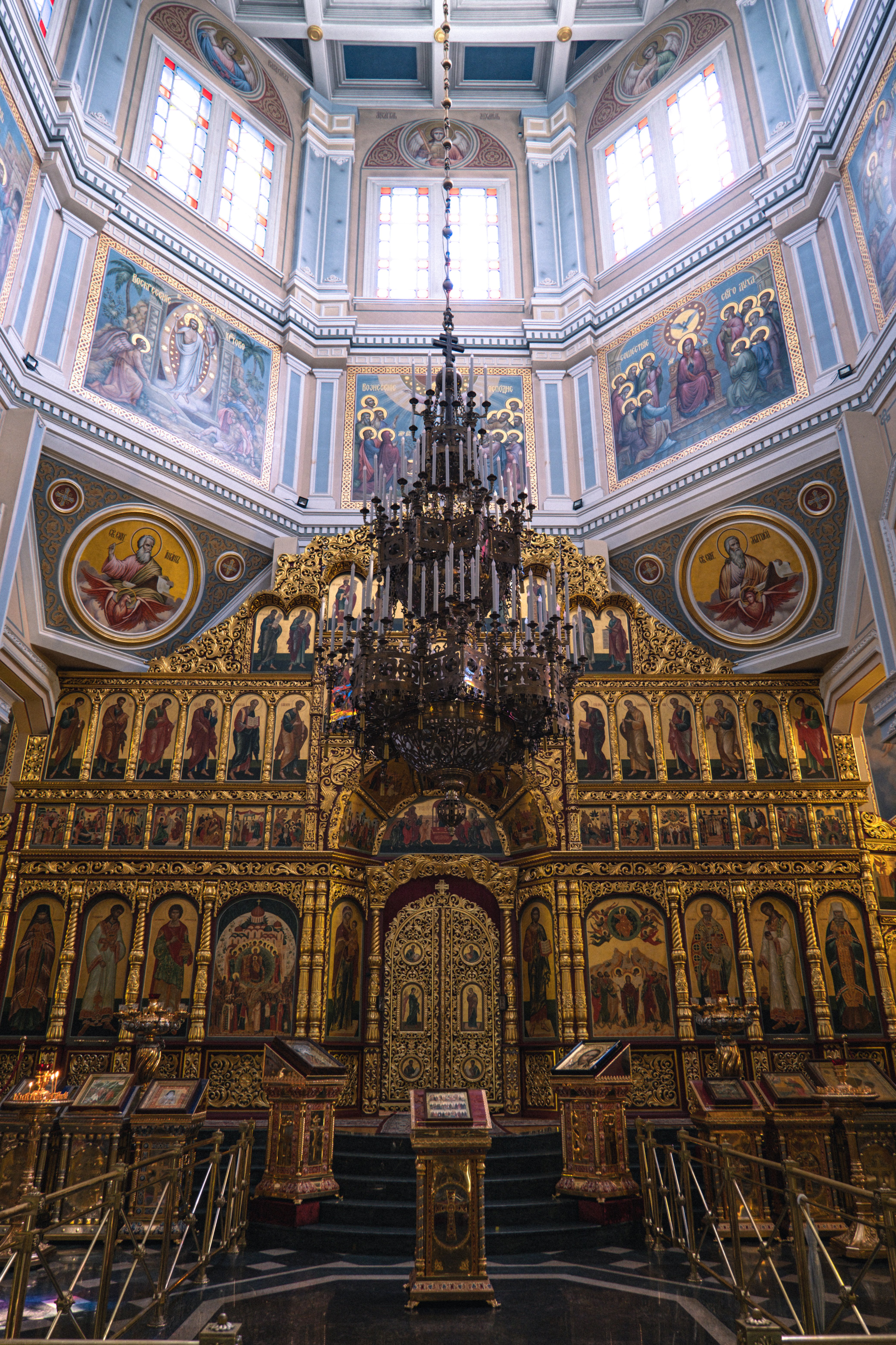 Ornate Eastern Orthodox Church Interior with Iconostasis · Free Stock Photo