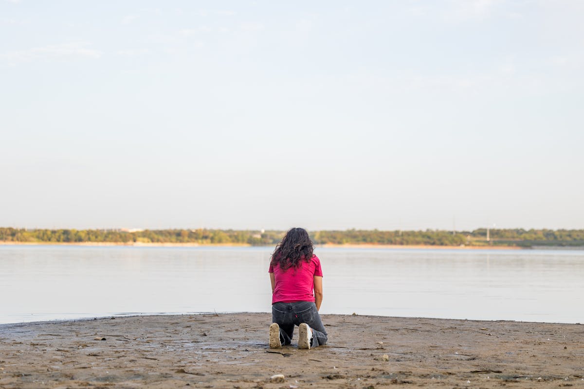 Kneeling Photos, Download The BEST Free Kneeling Stock Photos & HD Images