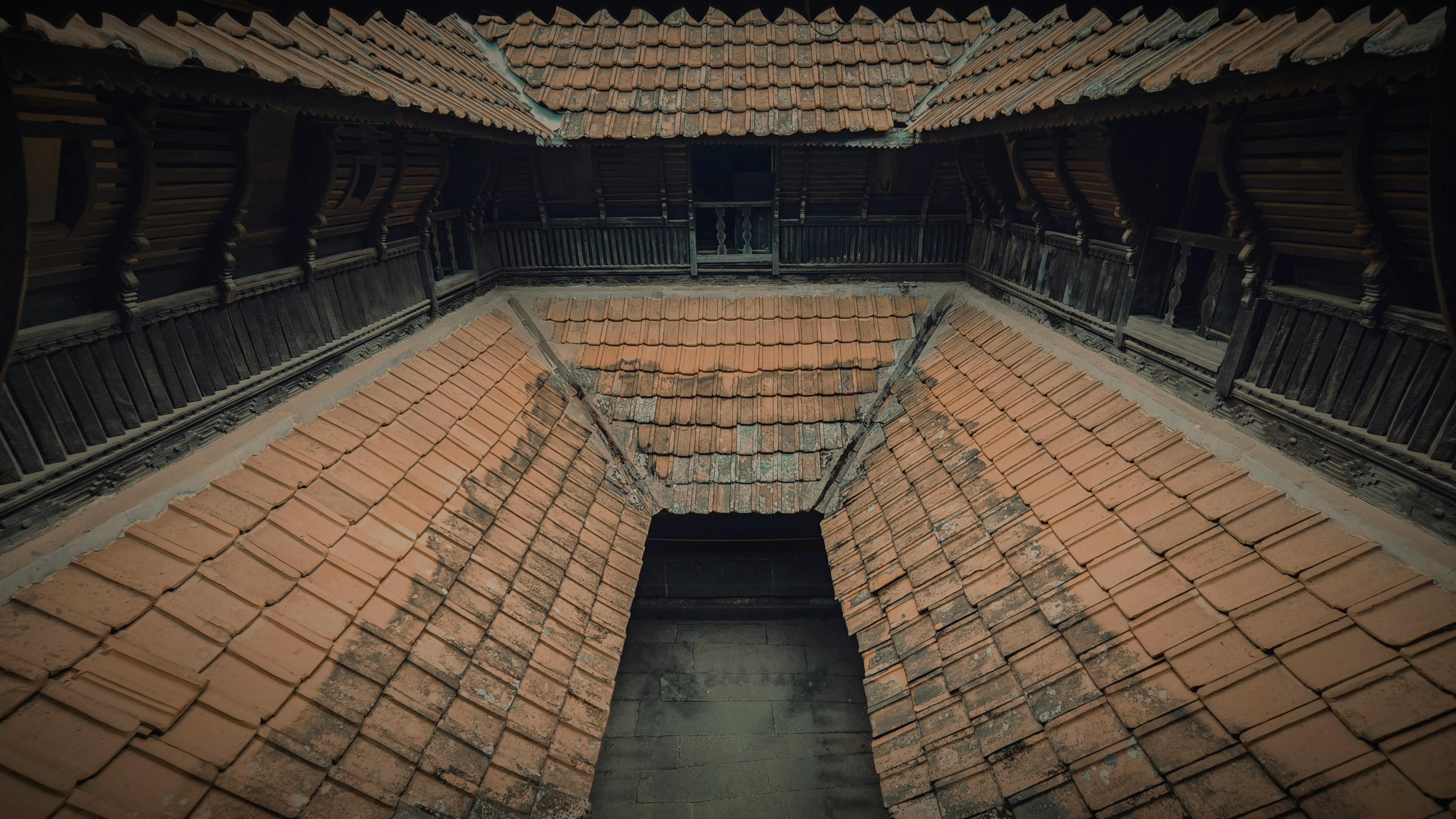 Arsitektur Halaman Tradisional India Dengan Atap Tanah Liat · Foto Stok ...