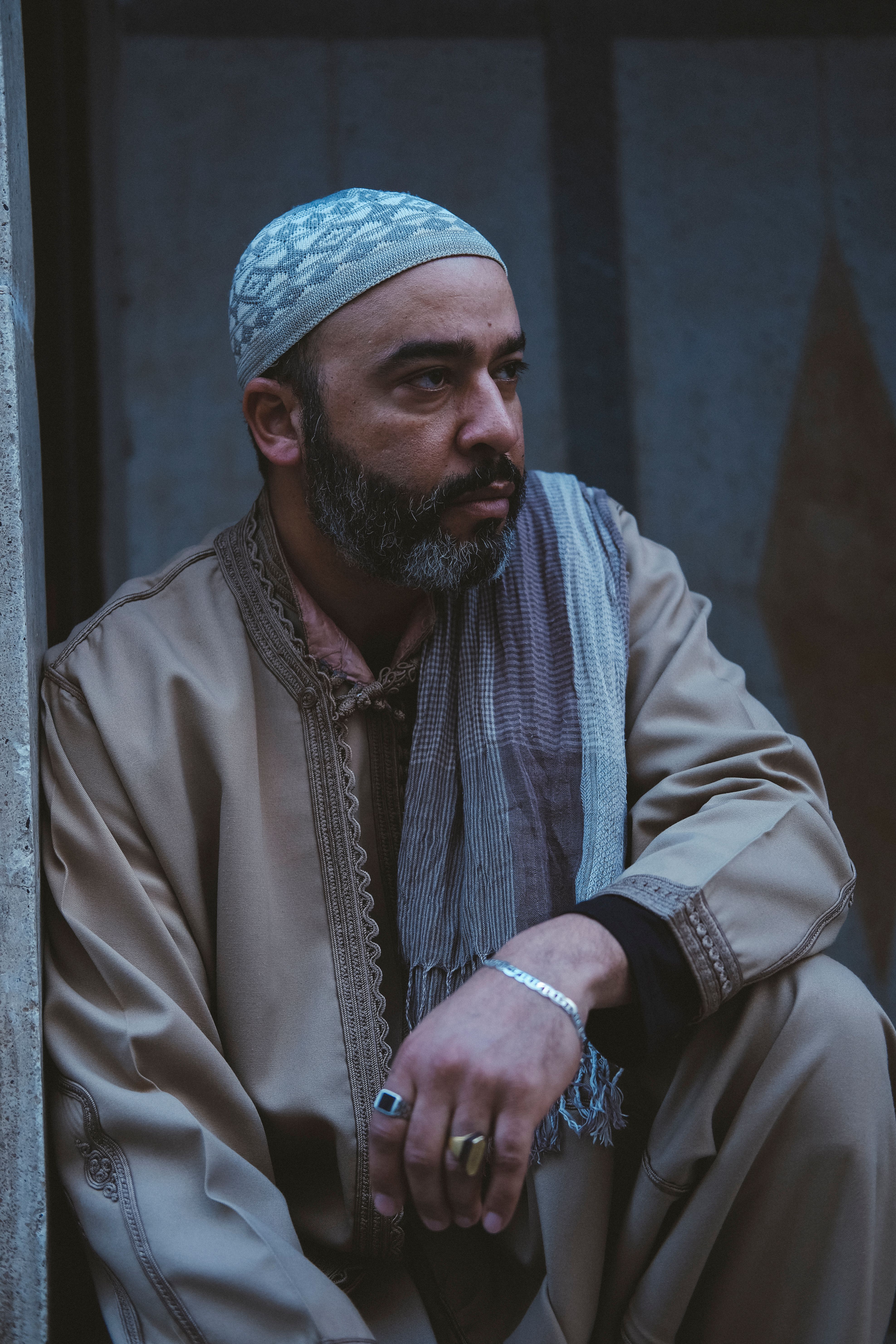 Middle Eastern Man in Traditional Attire · Free Stock Photo