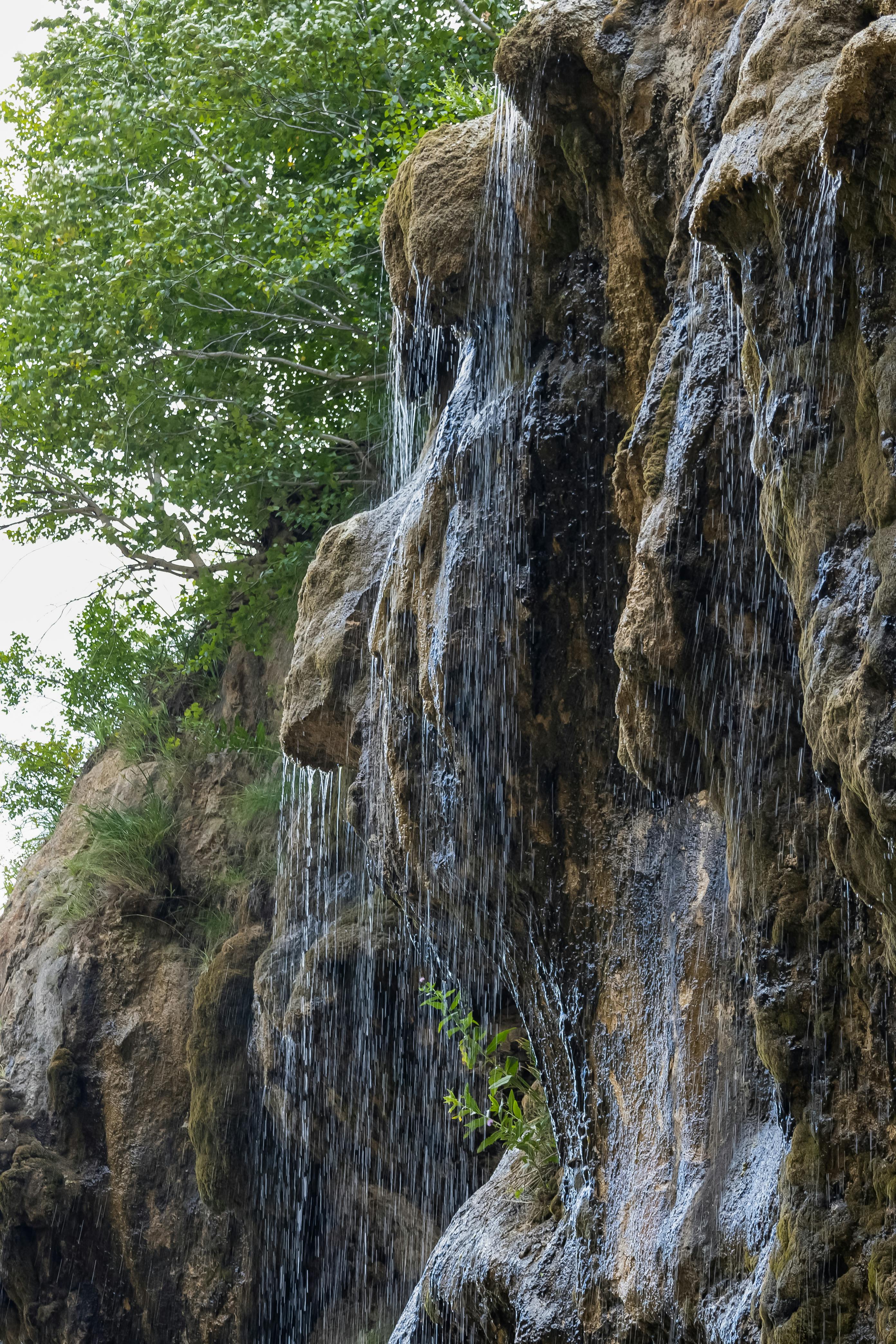 Cascading Waterfall on Rocky Cliffside · Free Stock Photo