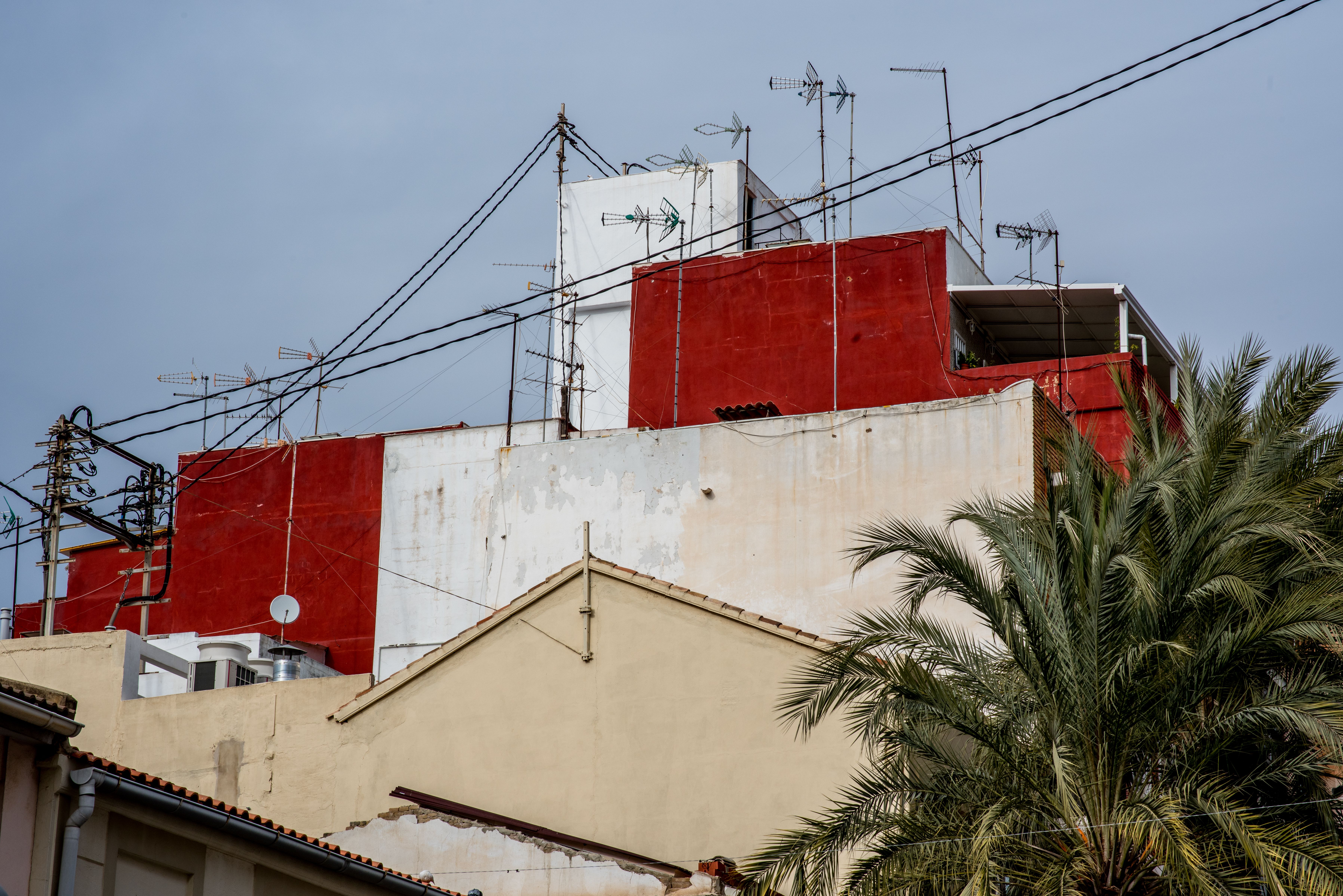 Urban Building with Red and White Facade · Free Stock Photo