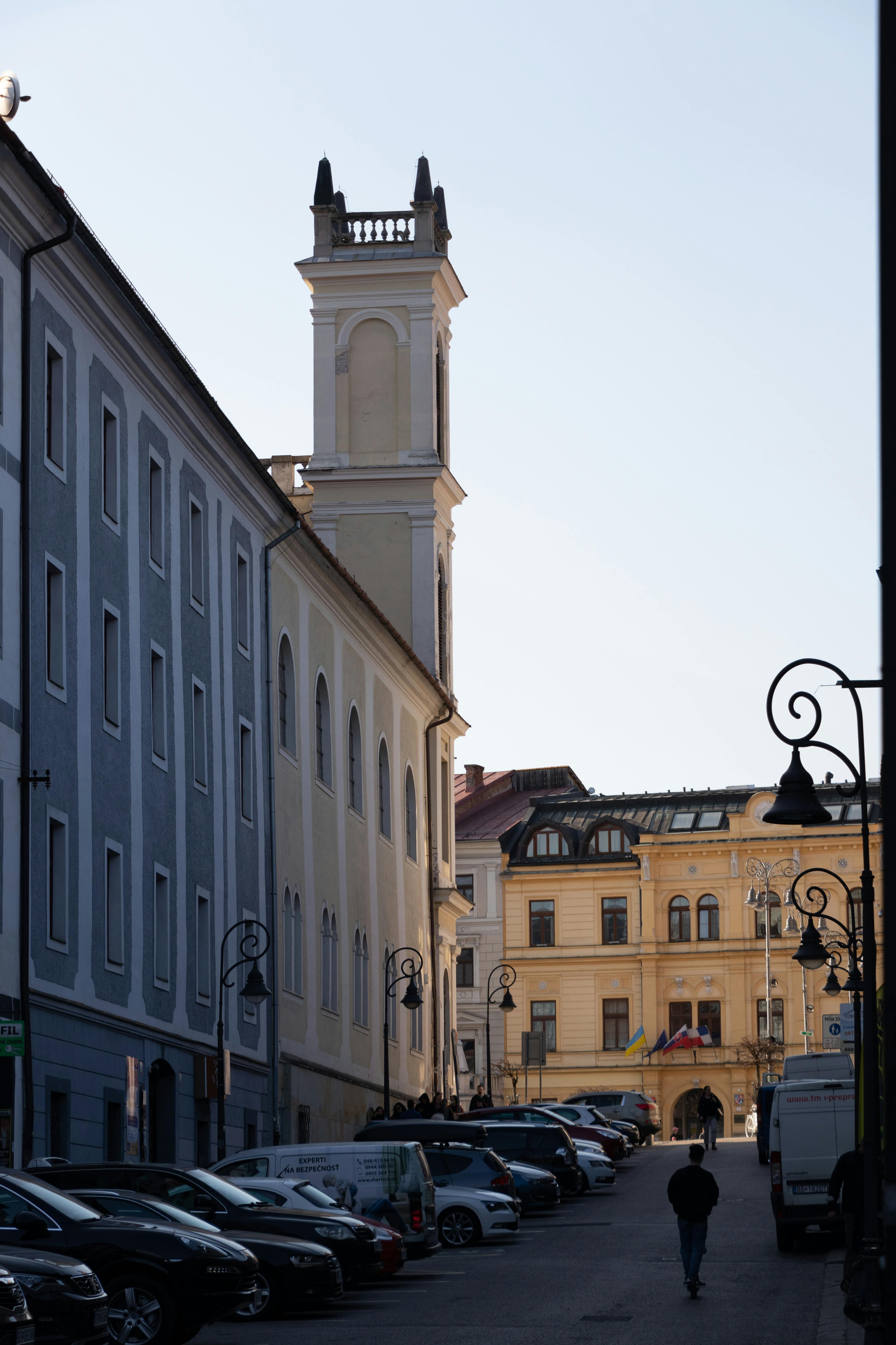European Street View with Historical Buildings · Free Stock Photo