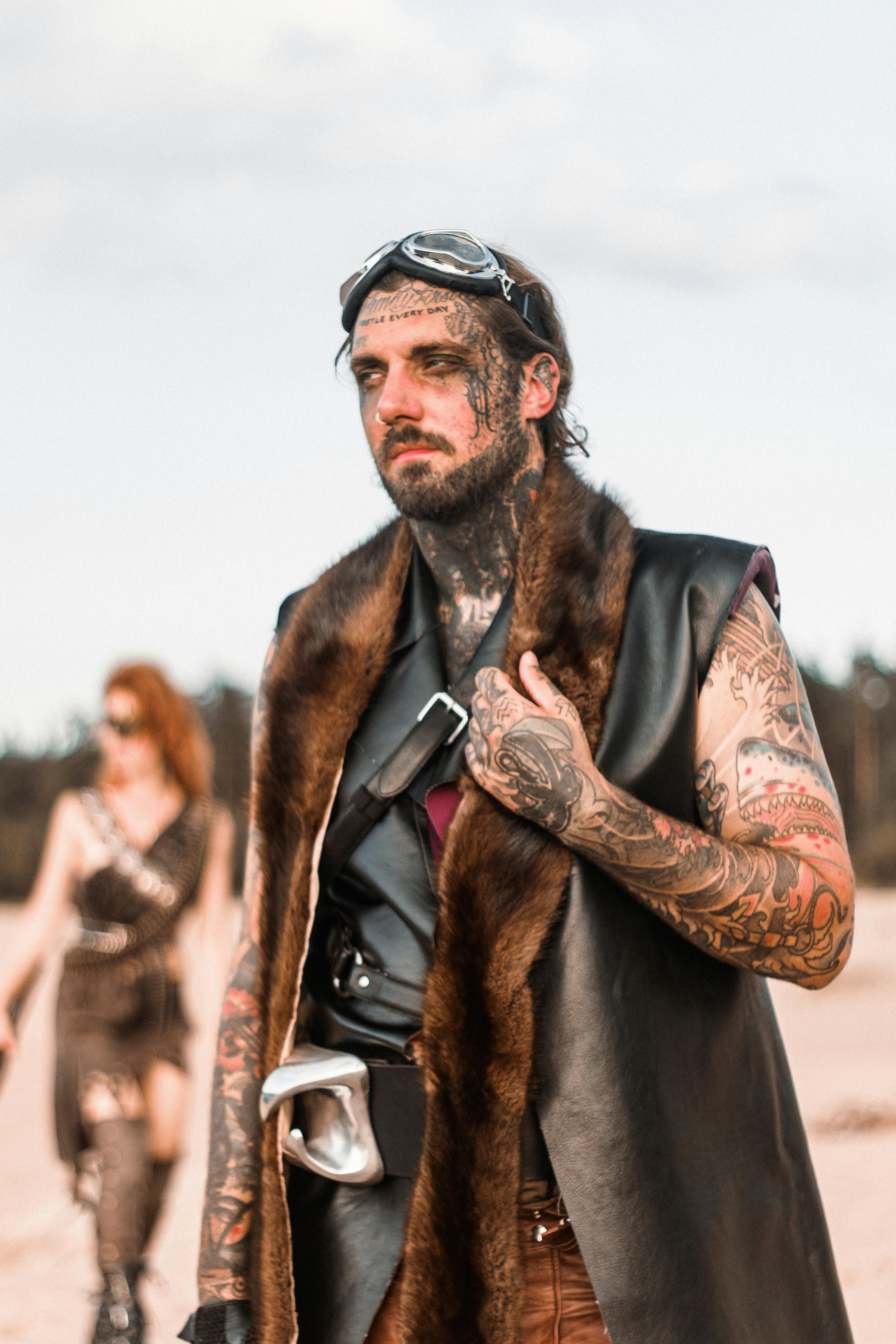 Modèle Avec Le Style De Mad Max Et Le Style Post Apocalyptique · Photo ...