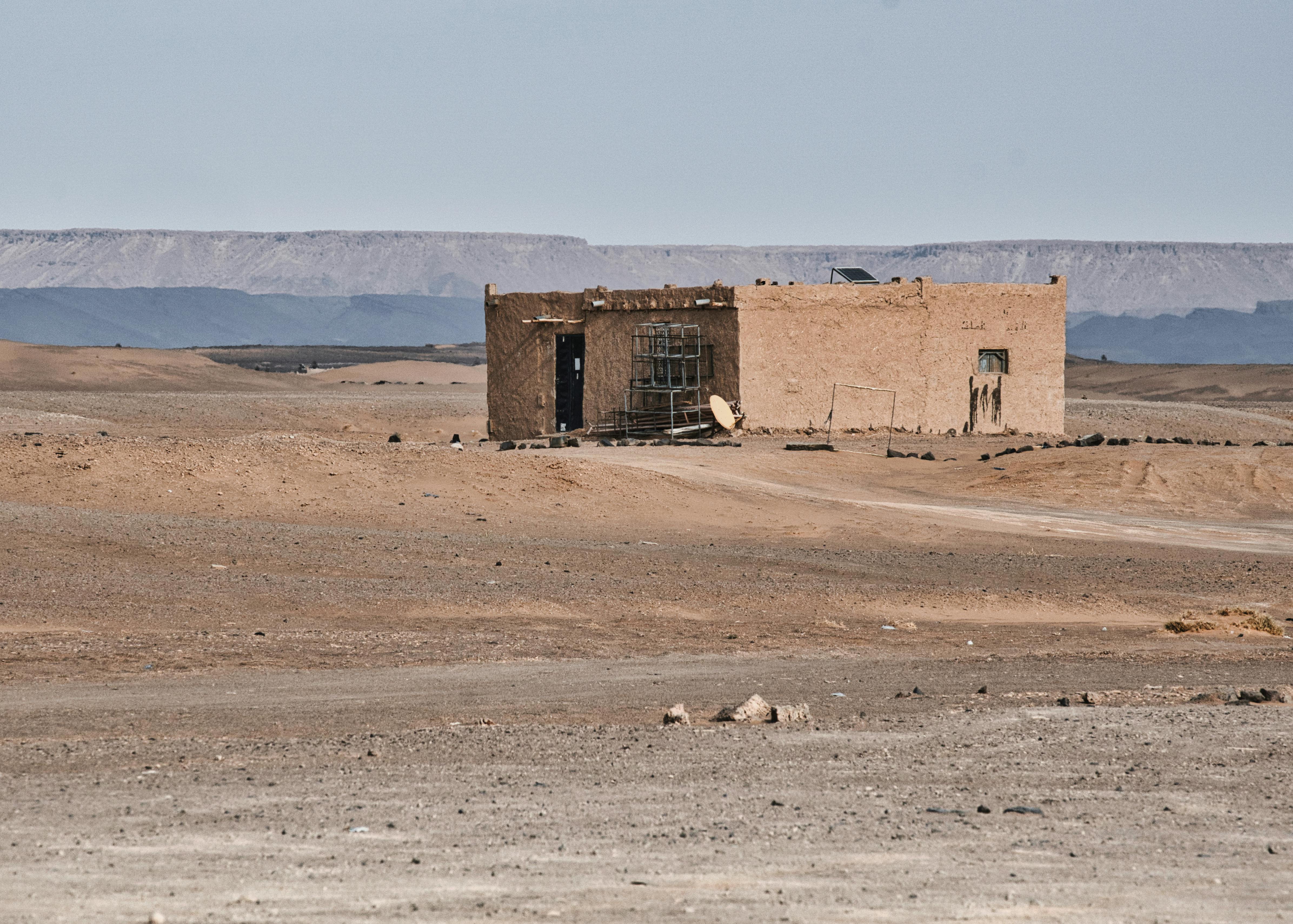 Remote Adobe Structure in Moroccan Desert Landscape · Free Stock Photo