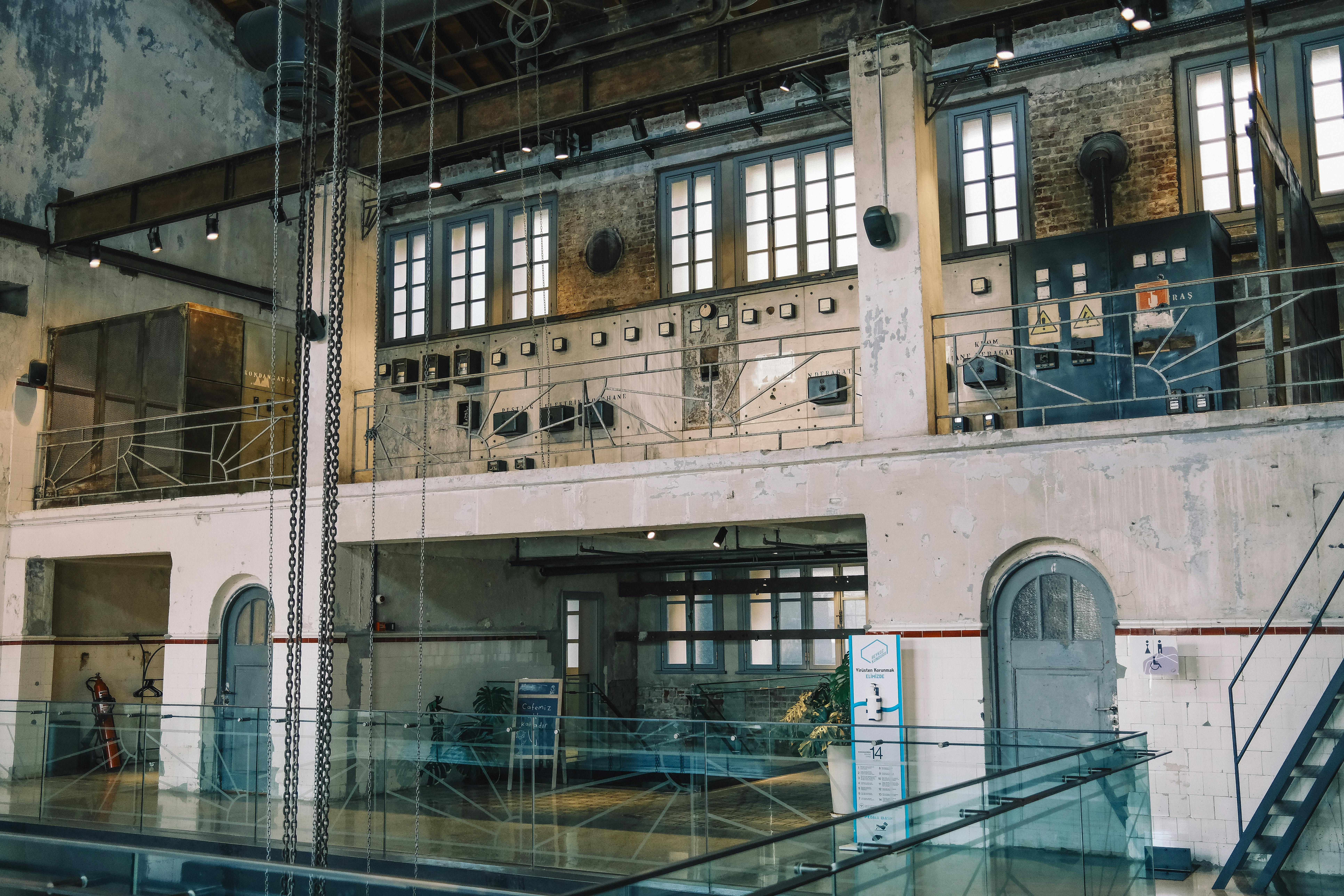 Vintage Industrial Factory Interior Design · Free Stock Photo