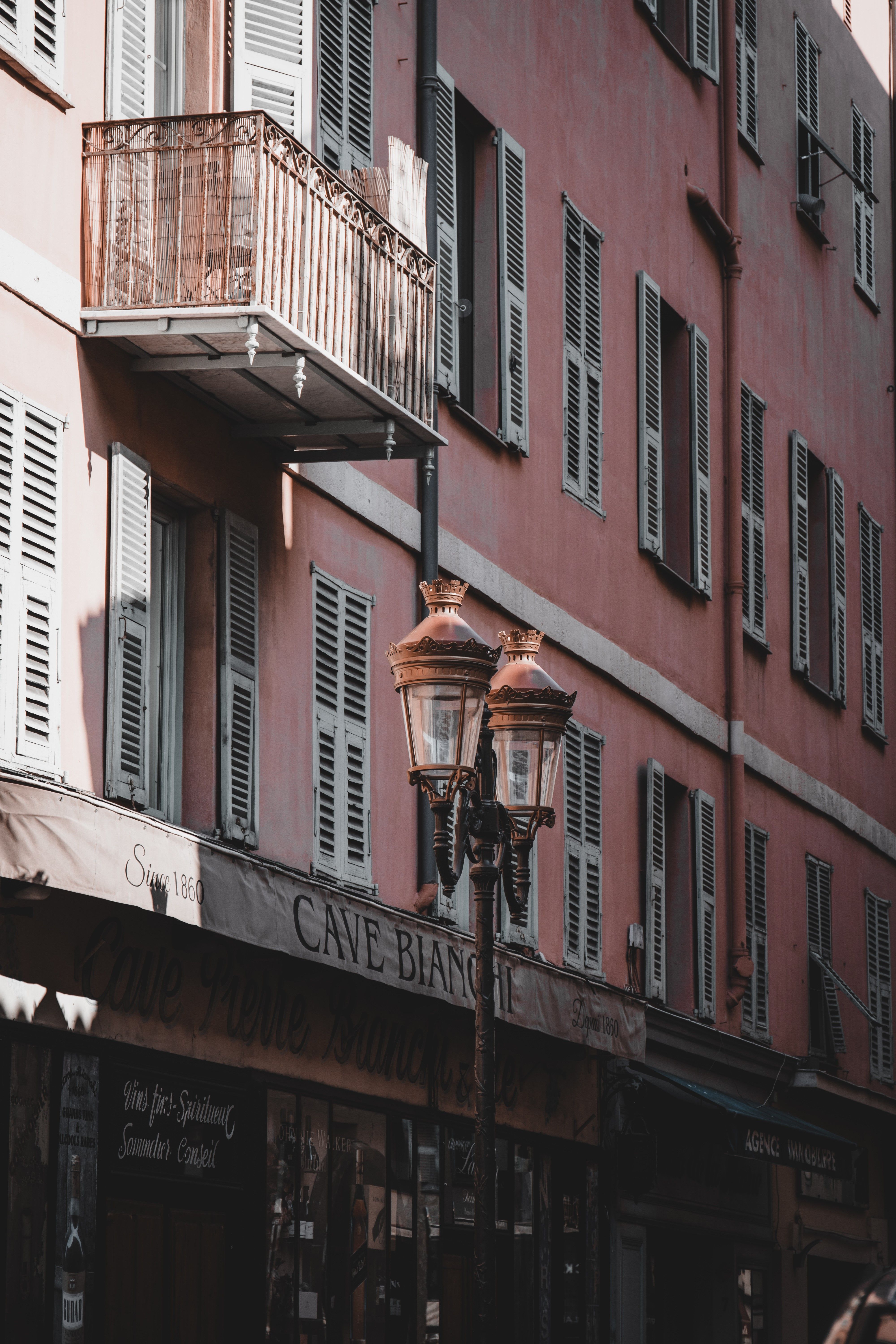 Charming European Street with Vintage Architecture · Free Stock Photo