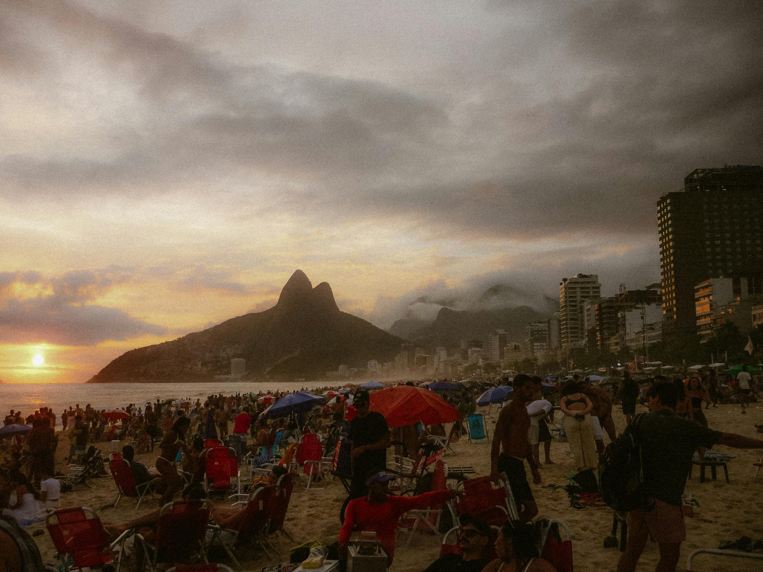 Ipanema Beach Sunset with Crowded Shoreline · Free Stock Photo