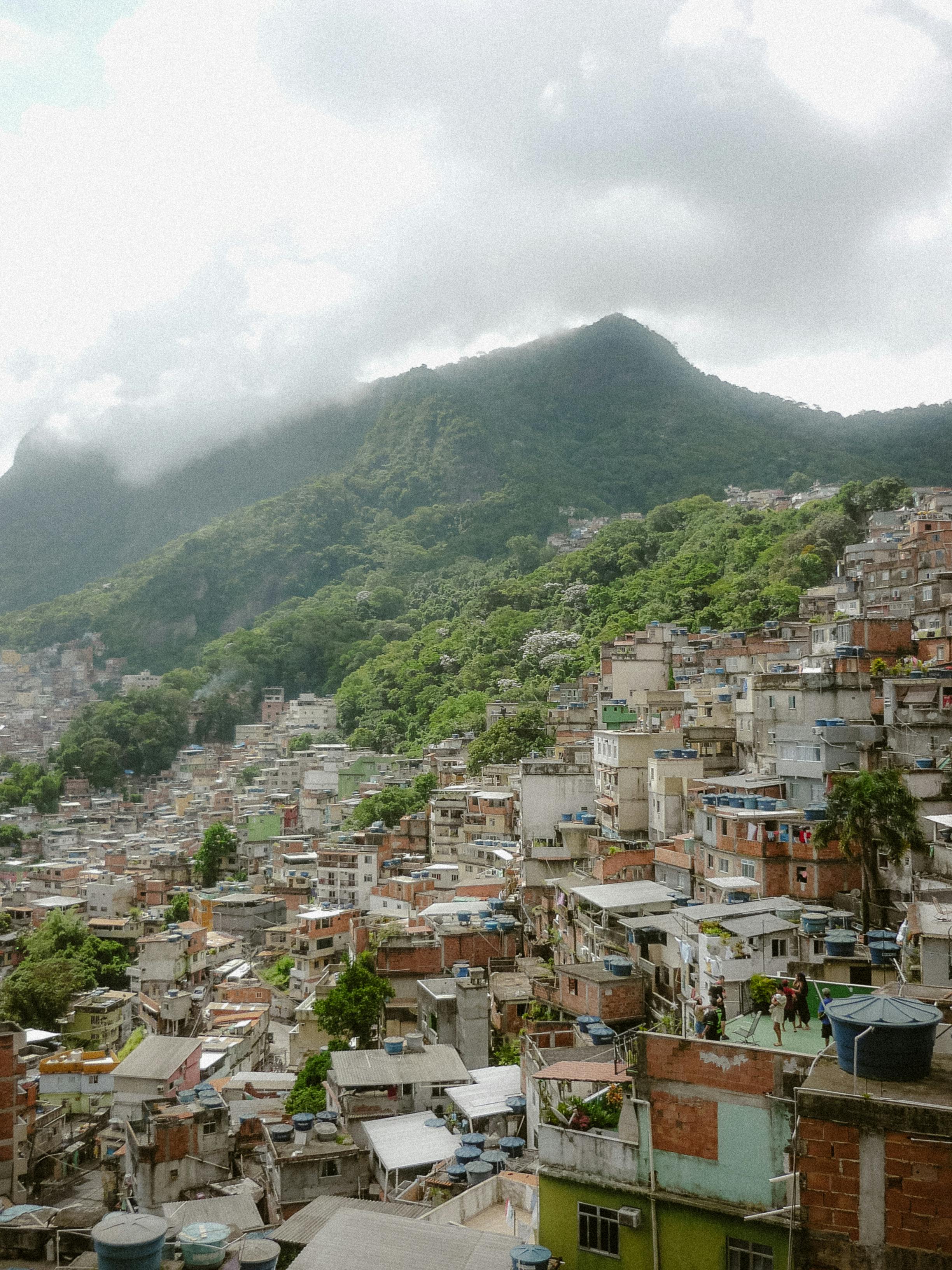Vista Aérea Da Vibrante Favela Do Rio De Janeiro · Foto profissional ...