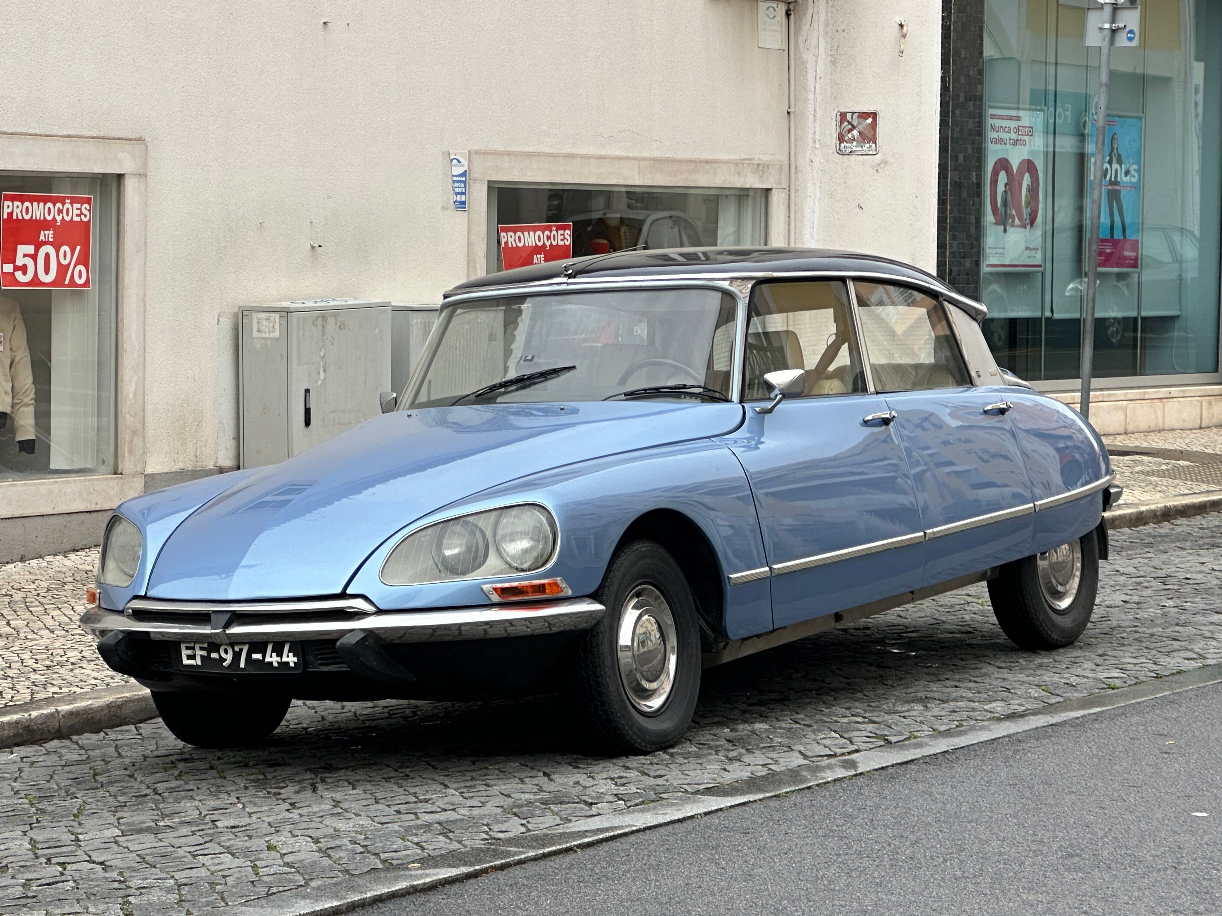 Classic Blue Citroën DS on Cobblestone Street · Free Stock Photo