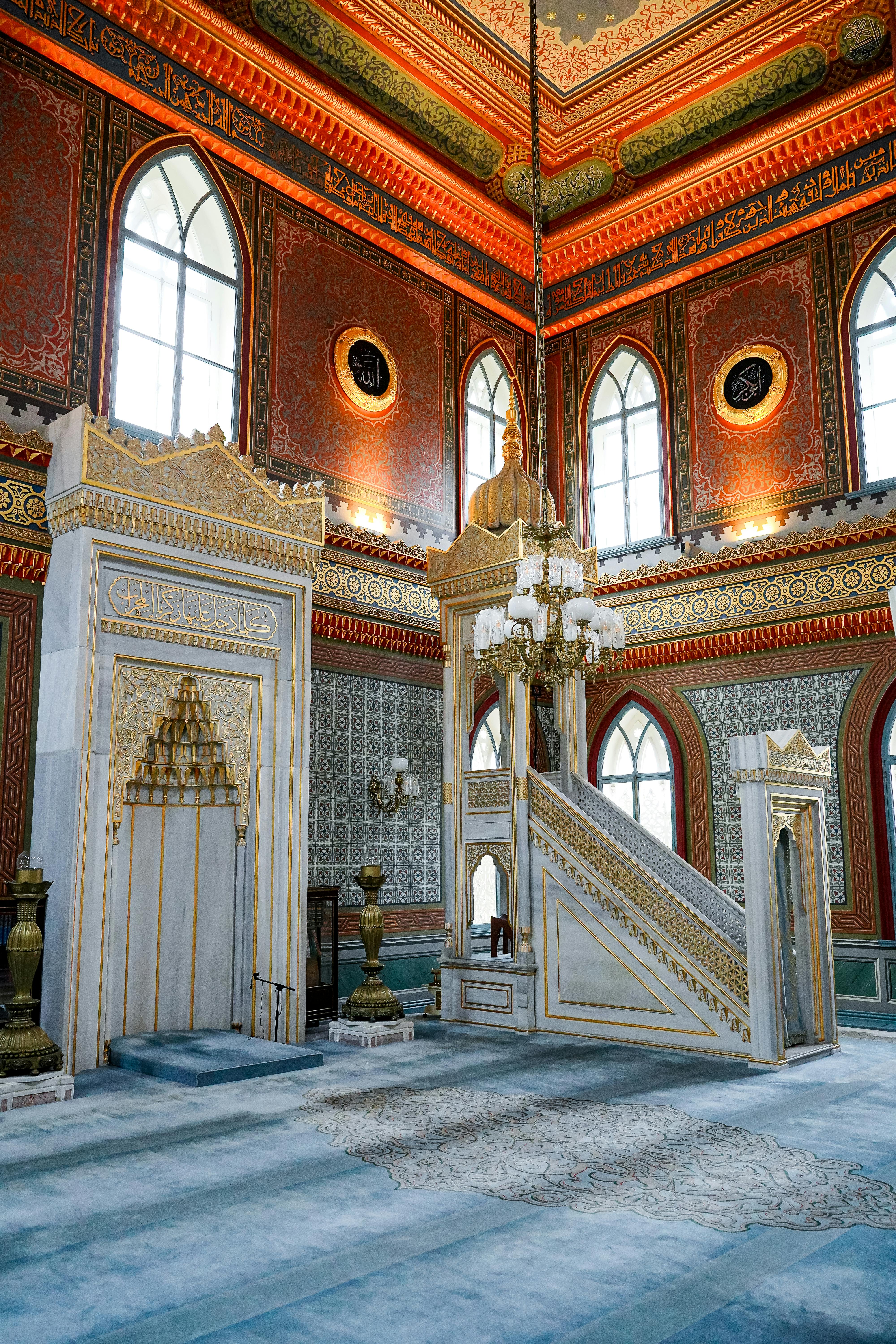 Intricately Designed Mosque Interior with Ornamentation · Free Stock Photo
