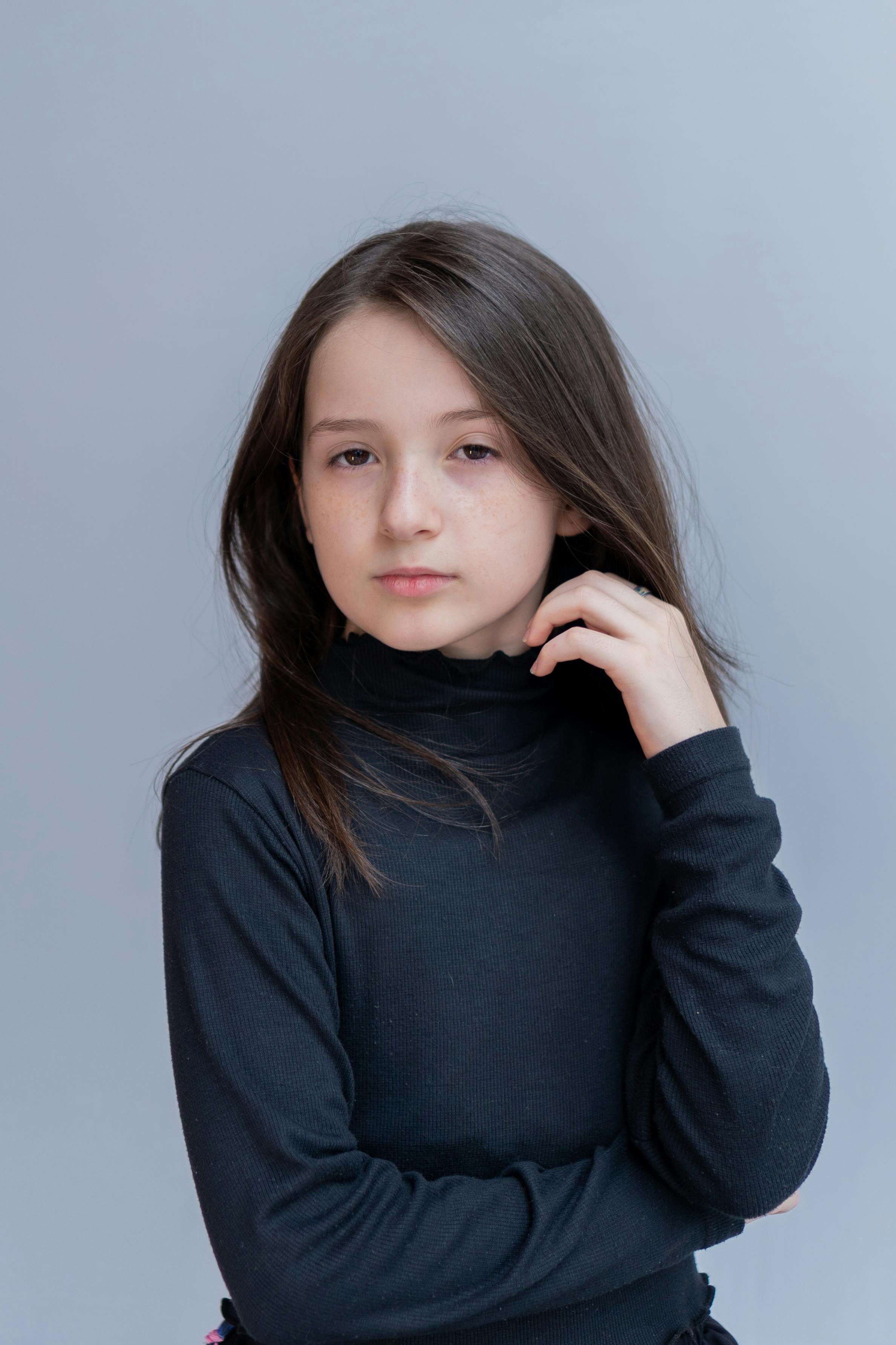 Young Model Nn Photos, Download The BEST Free Young Model Nn Stock ...