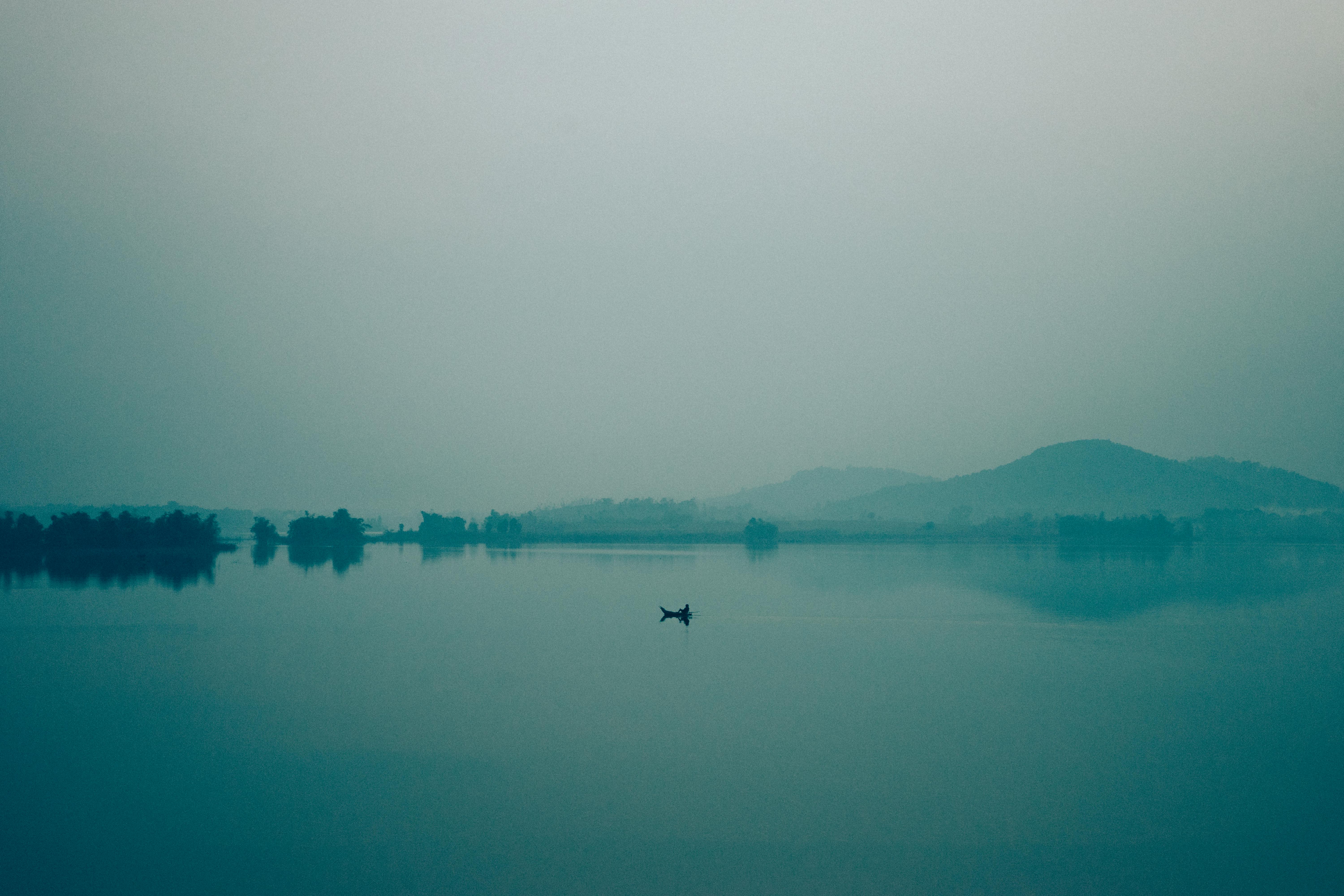 Serene Morning on Tây Lake, Hà Nội · Free Stock Photo