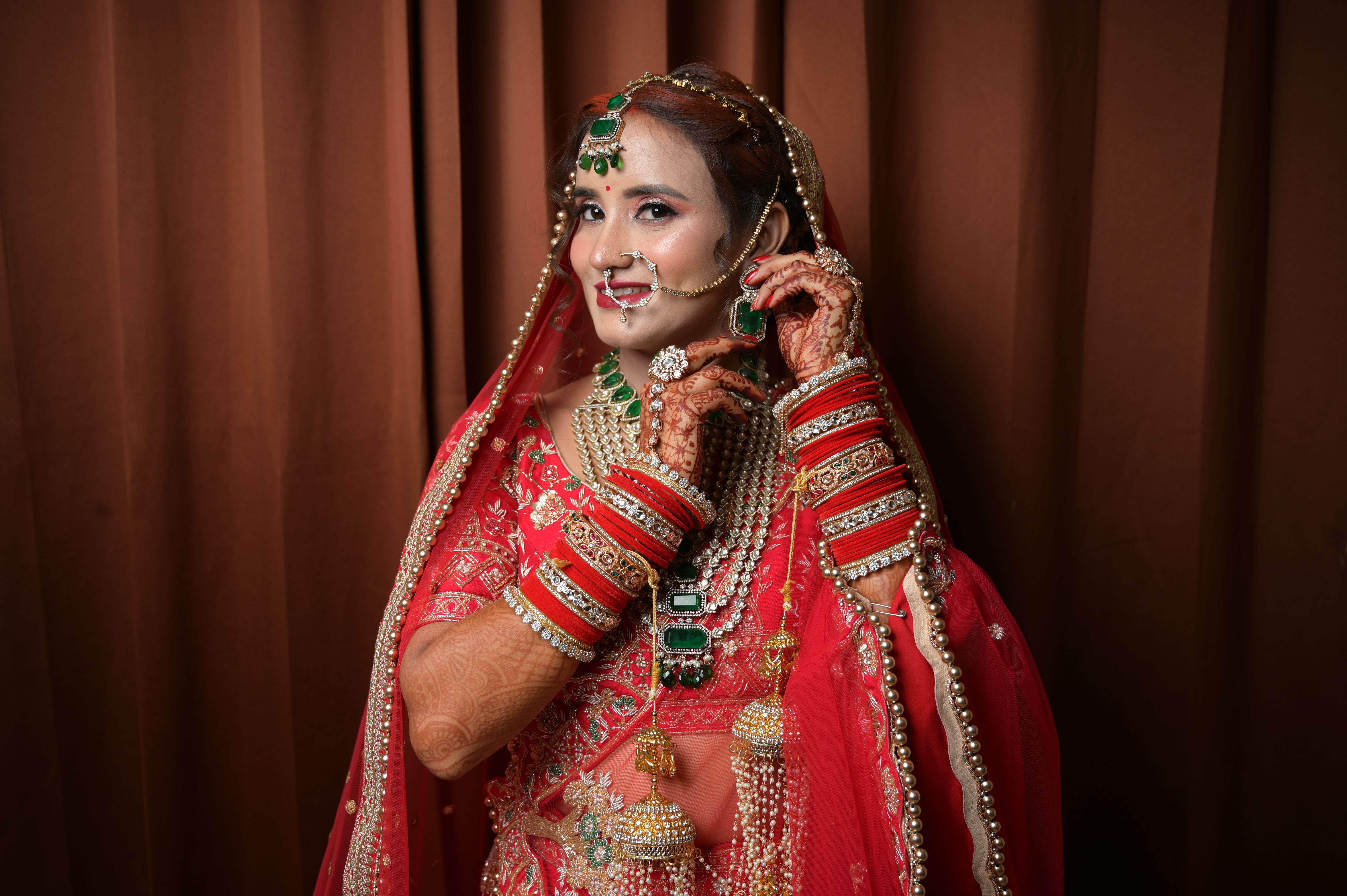 Elegant Indian Bride in Traditional Wedding Attire · Free Stock Photo