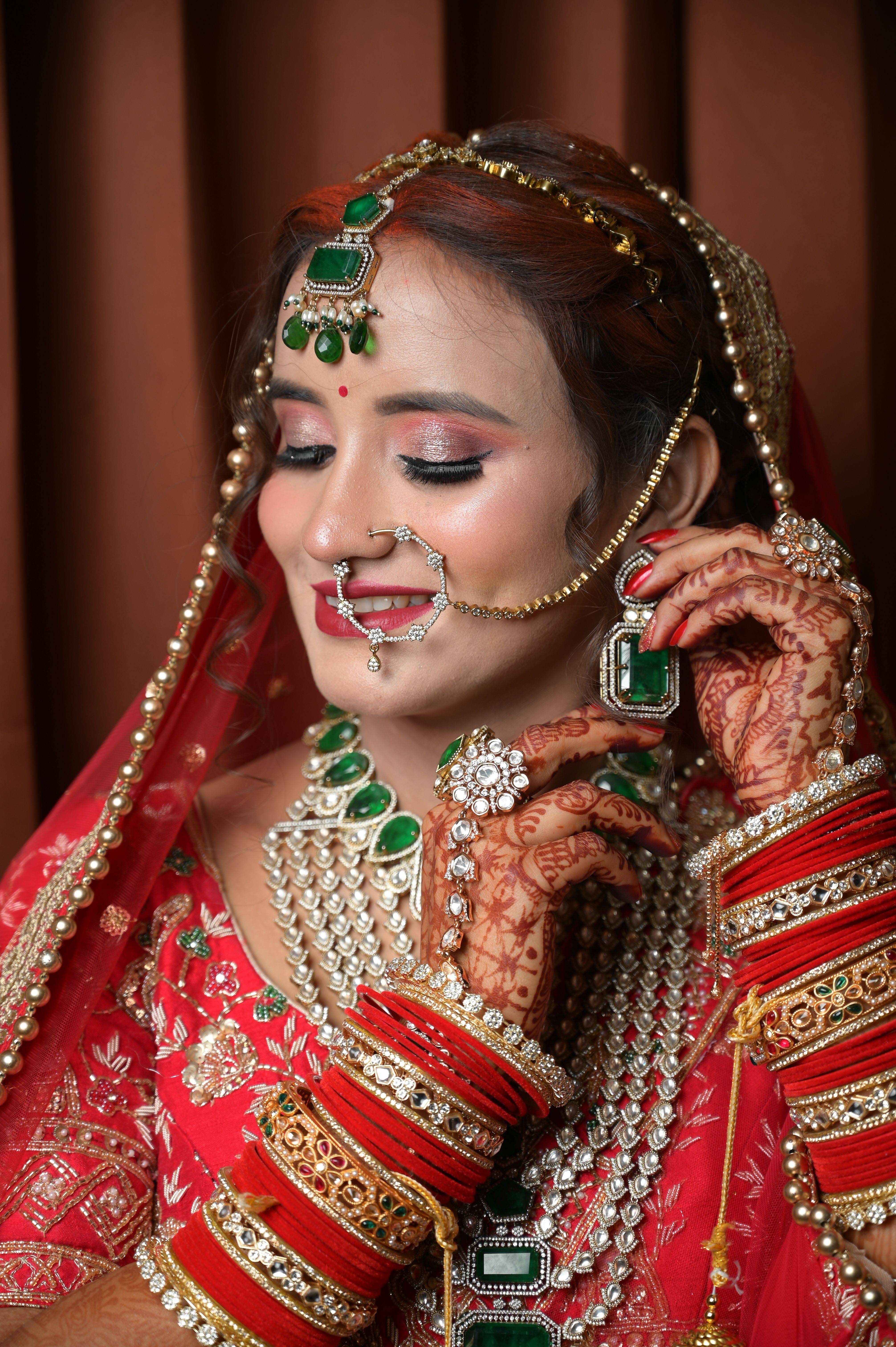 Elegant Indian Bride in Traditional Wedding Attire · Free Stock Photo