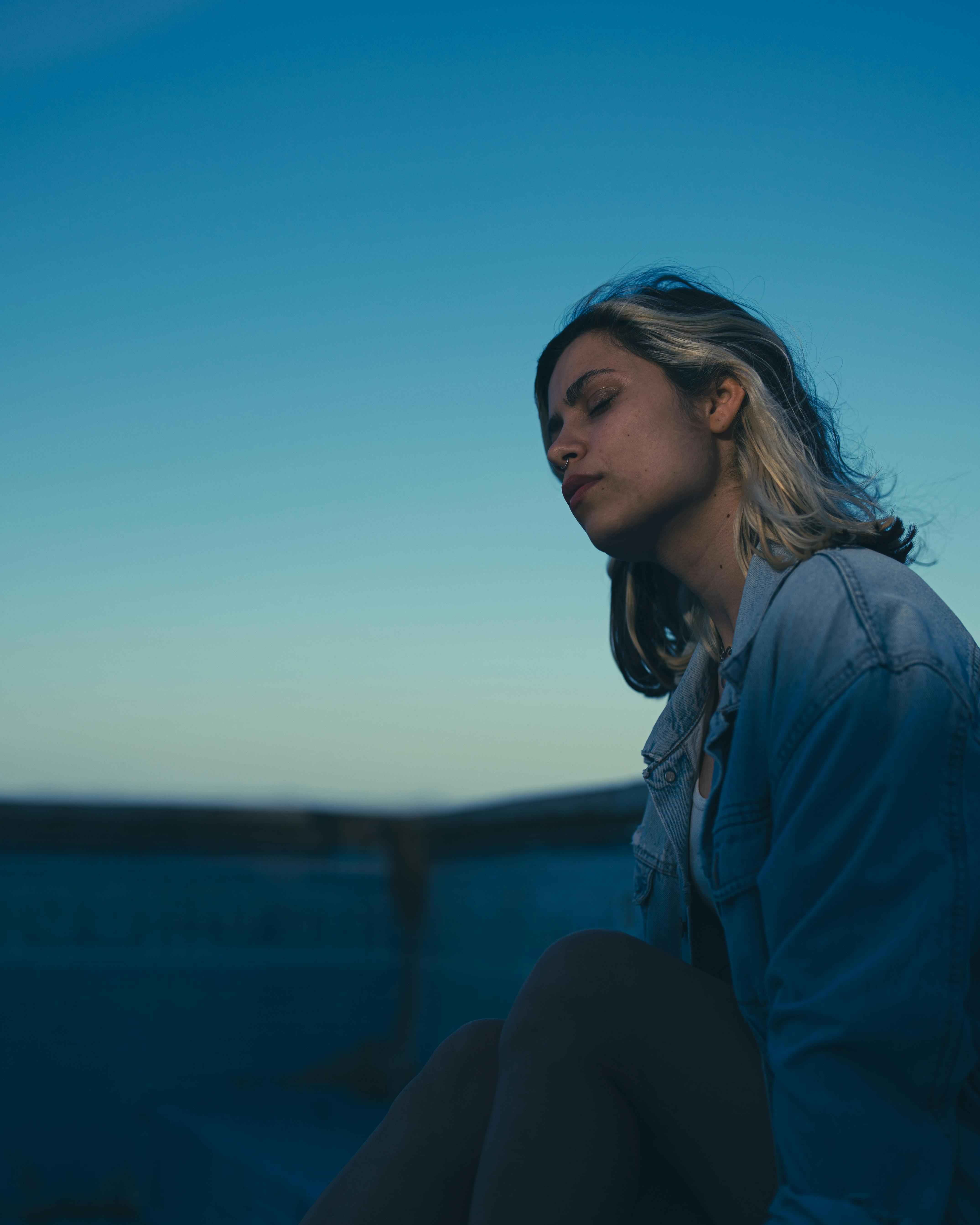 Reflective Woman in Sunset Lighting Outdoors · Free Stock Photo