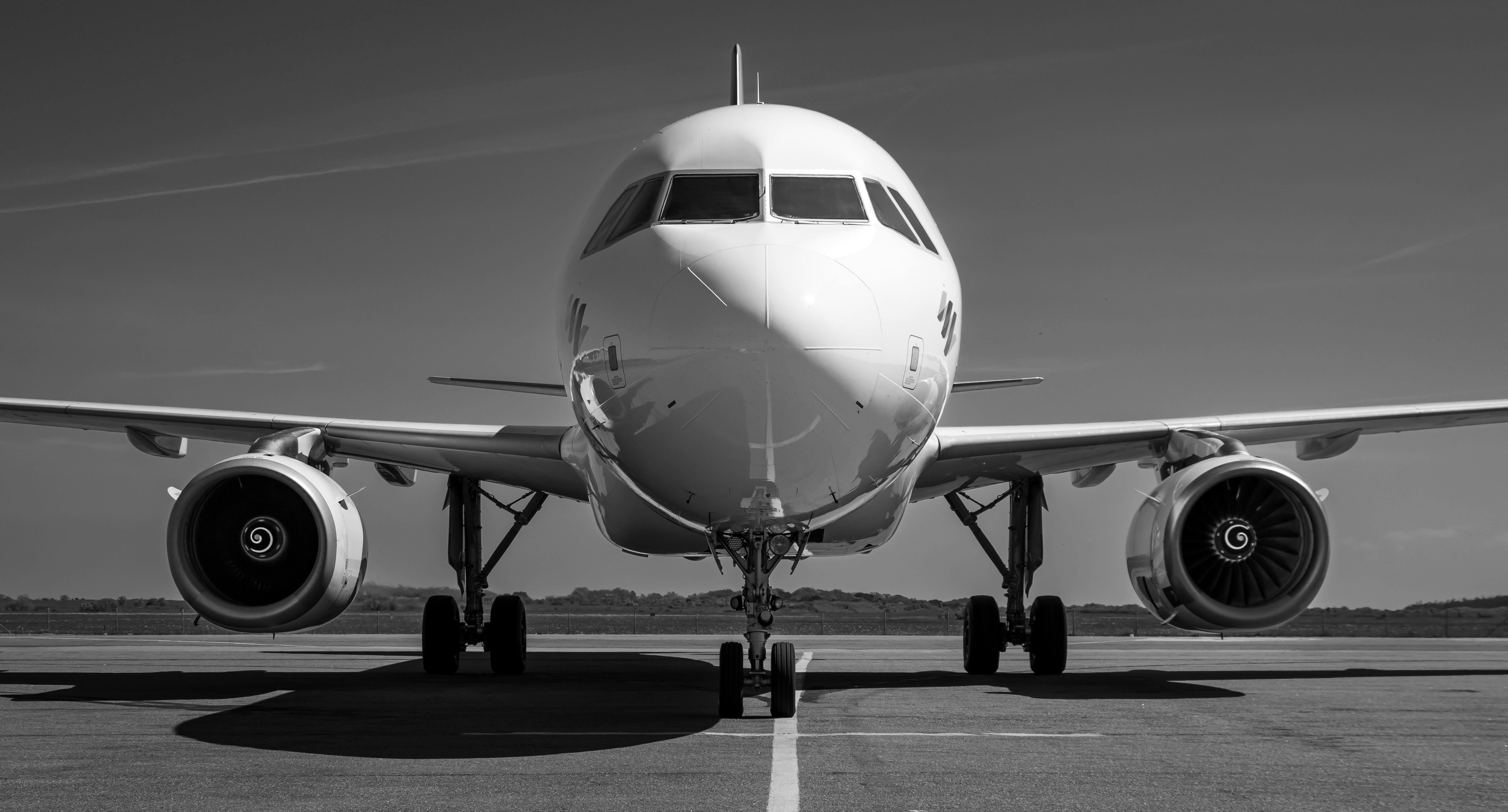 Vue De Face D'un Avion De Ligne Moderne · Photo gratuite