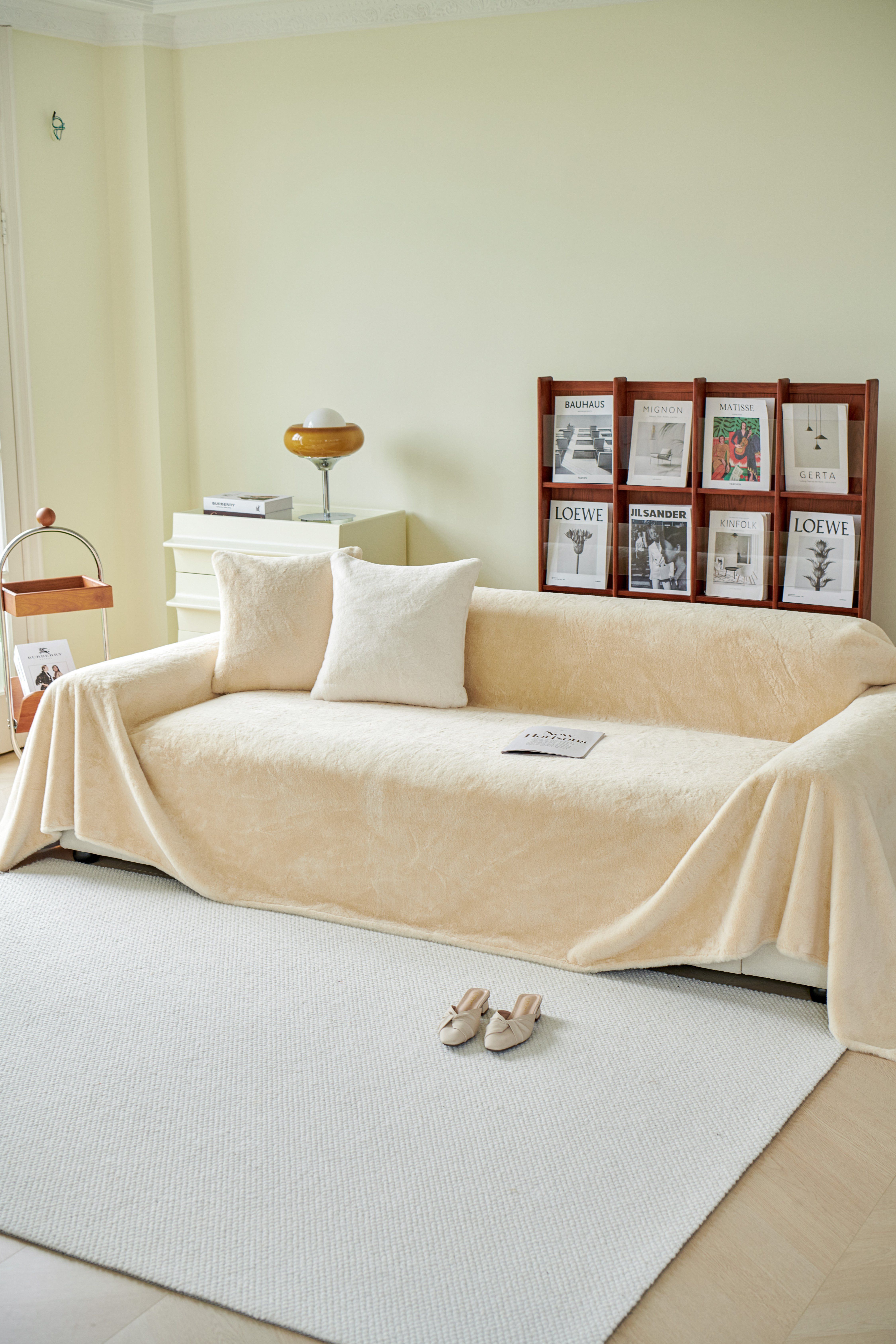 Elegant Living Room with Modern Sofa Cover · Free Stock Photo