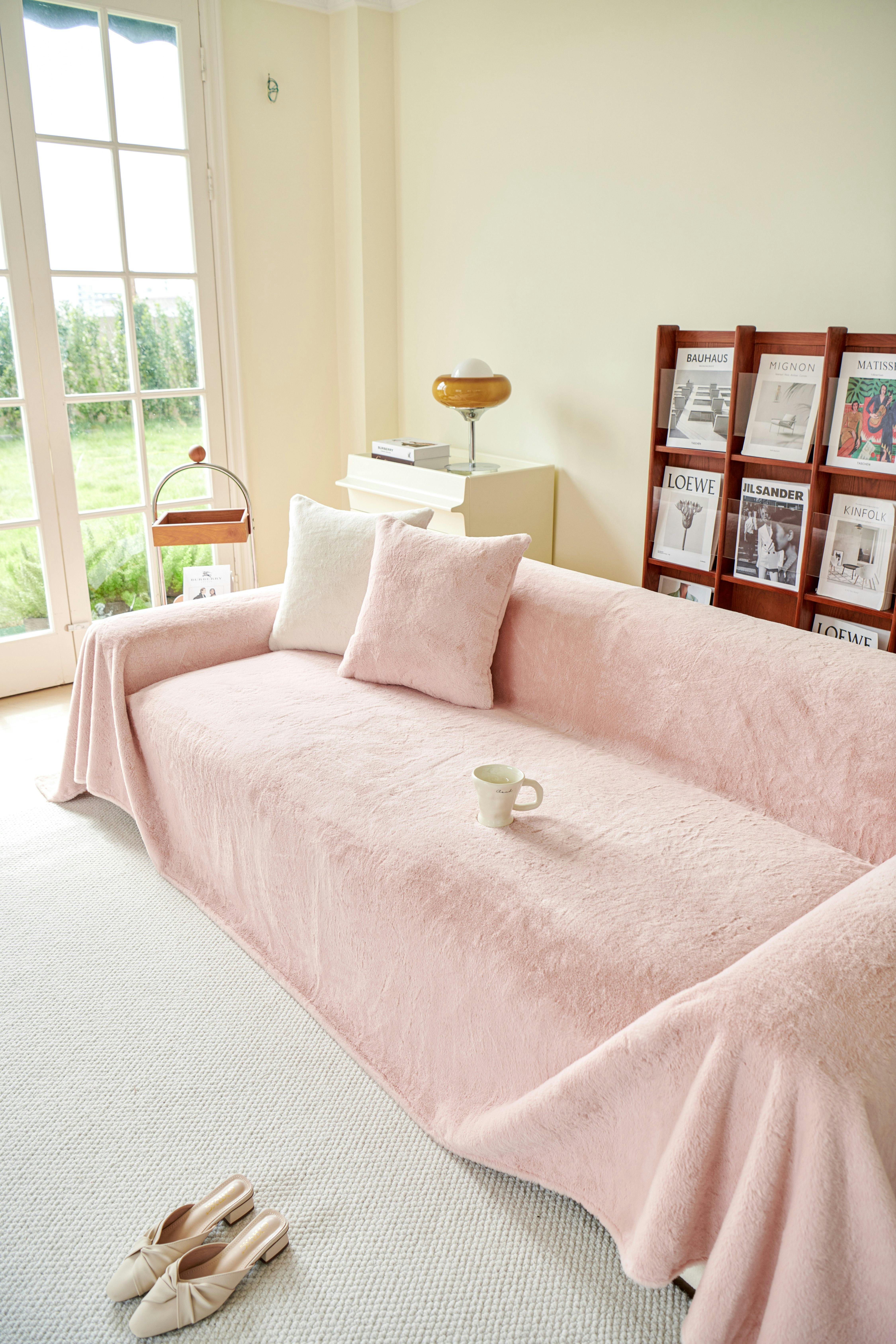 Elegant Living Room with Pink Sofa Cover · Free Stock Photo