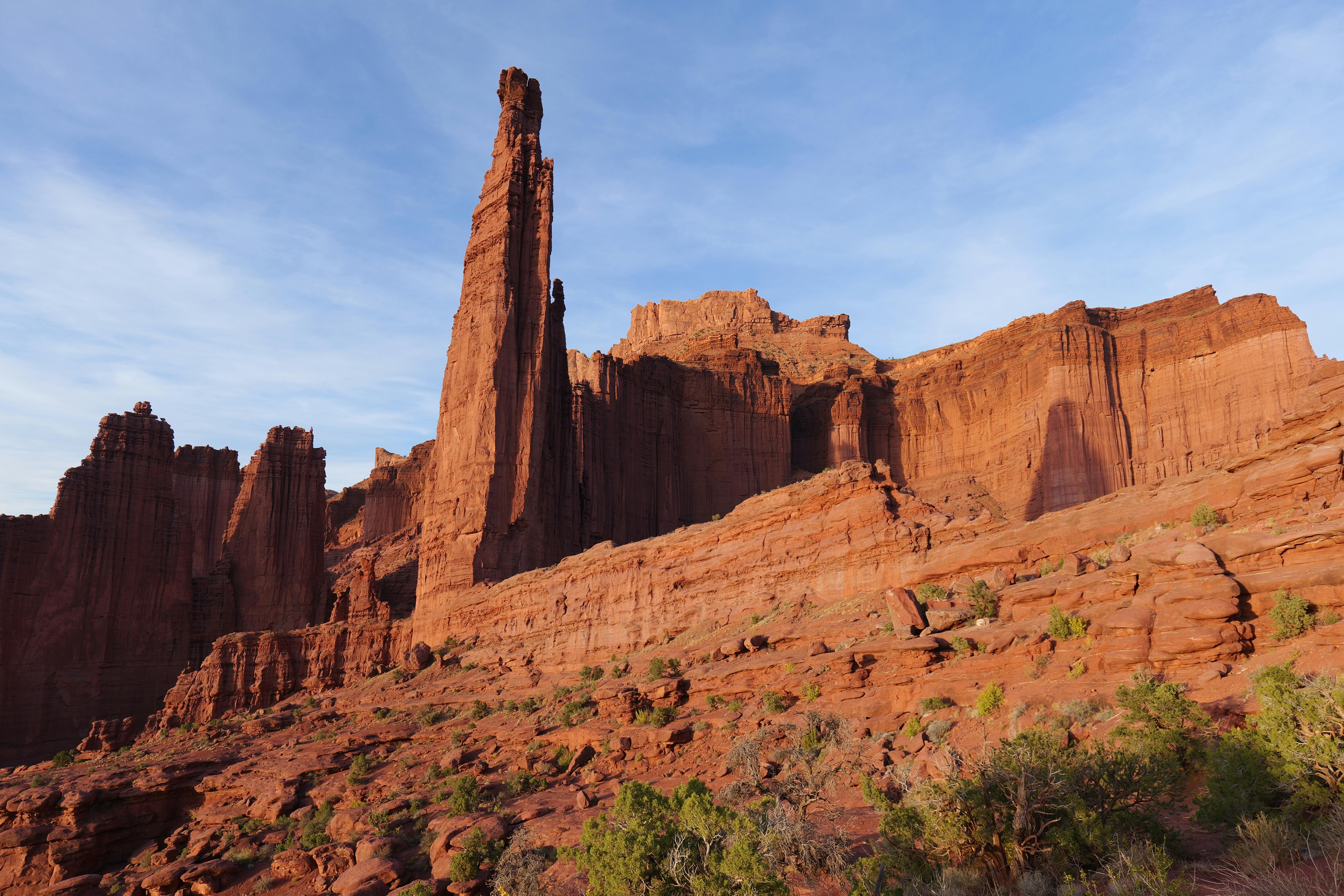 Majestic Red Rock Formations in Desert Landscape · Free Stock Photo