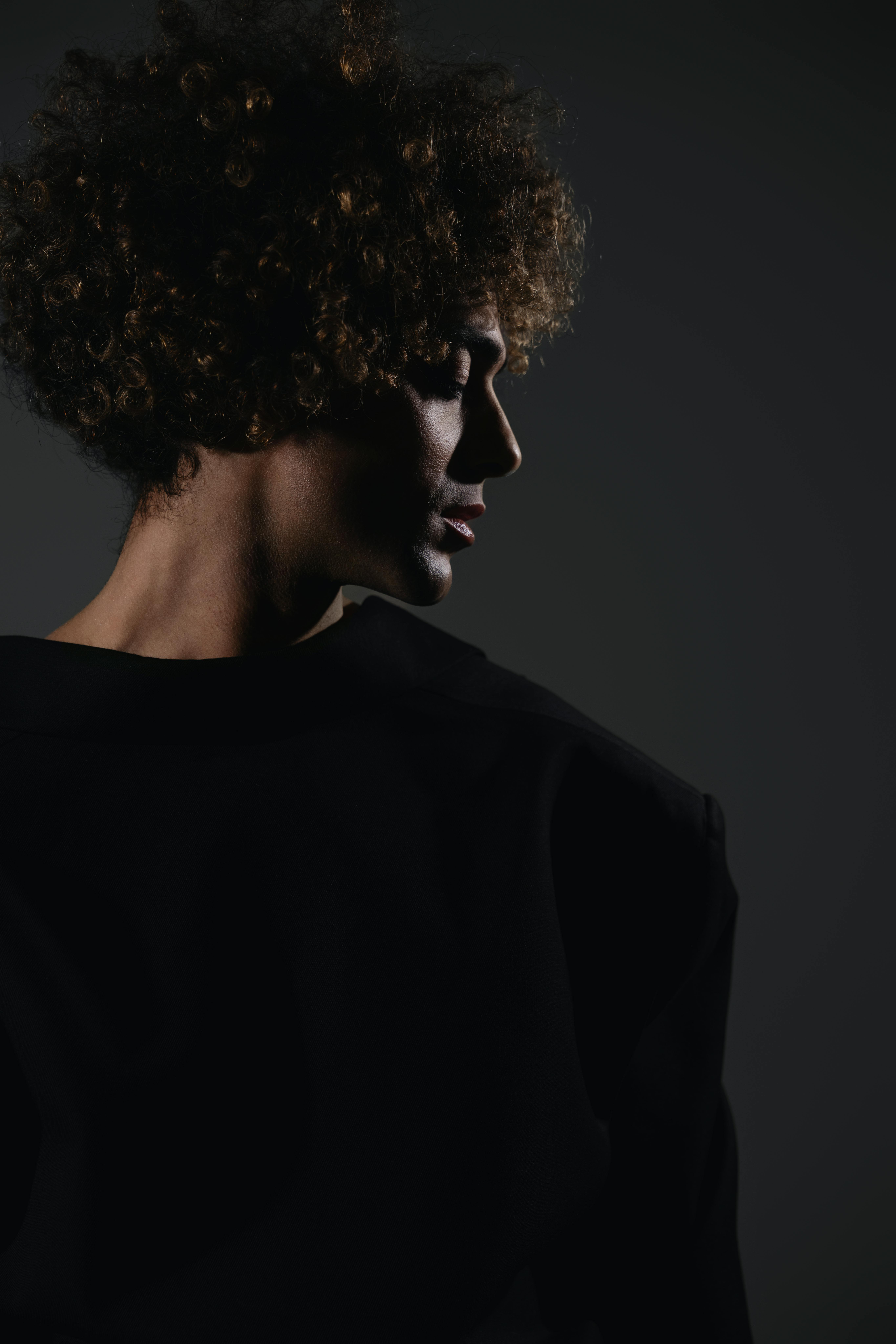 Dramatic Low-Key Fashion Portrait in London Studio · Free Stock Photo