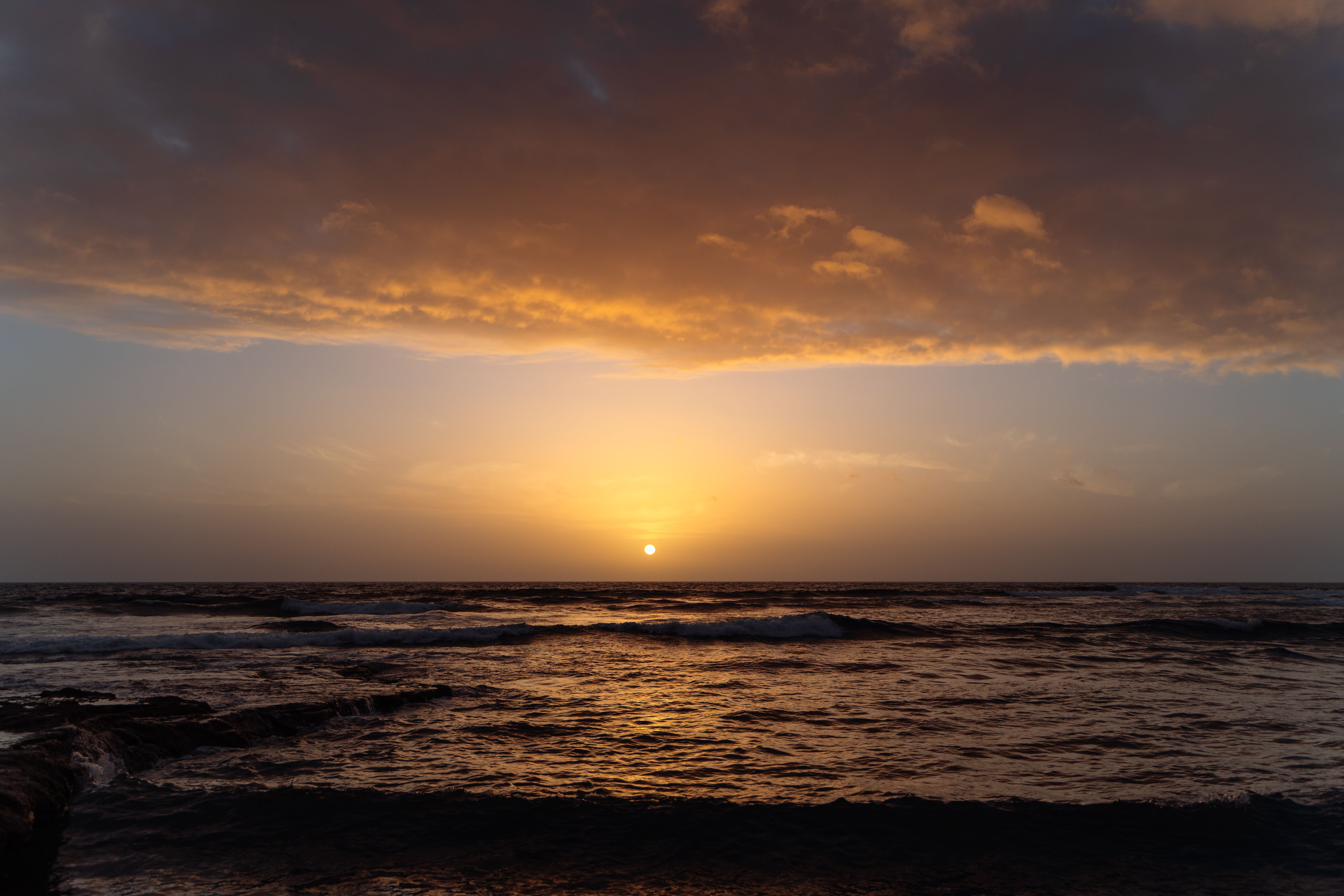 Serene Canary Islands Sunset over the Ocean · Free Stock Photo