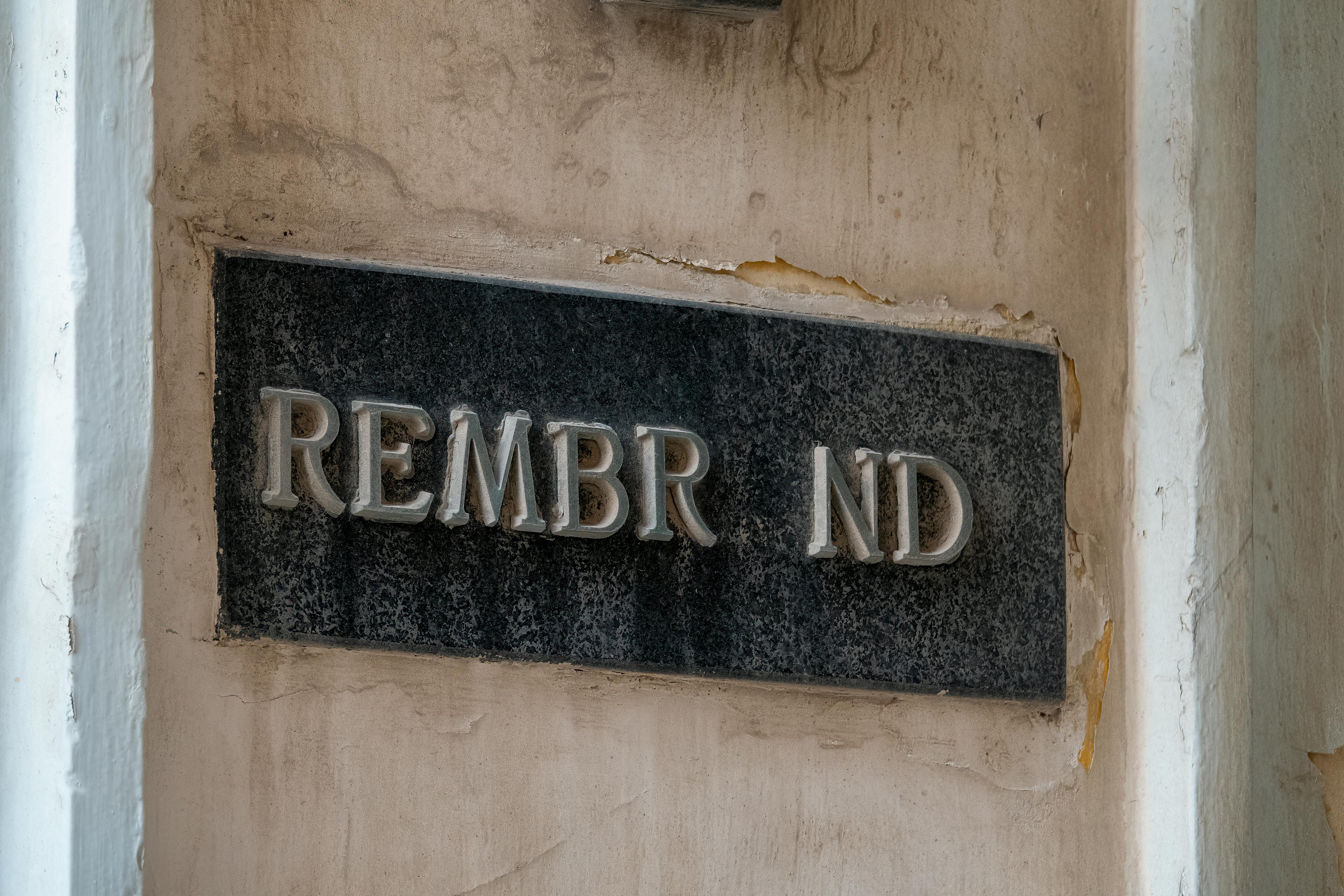 Letrero De Piedra Histórico Con Textura Rústica En Malta · Foto de ...