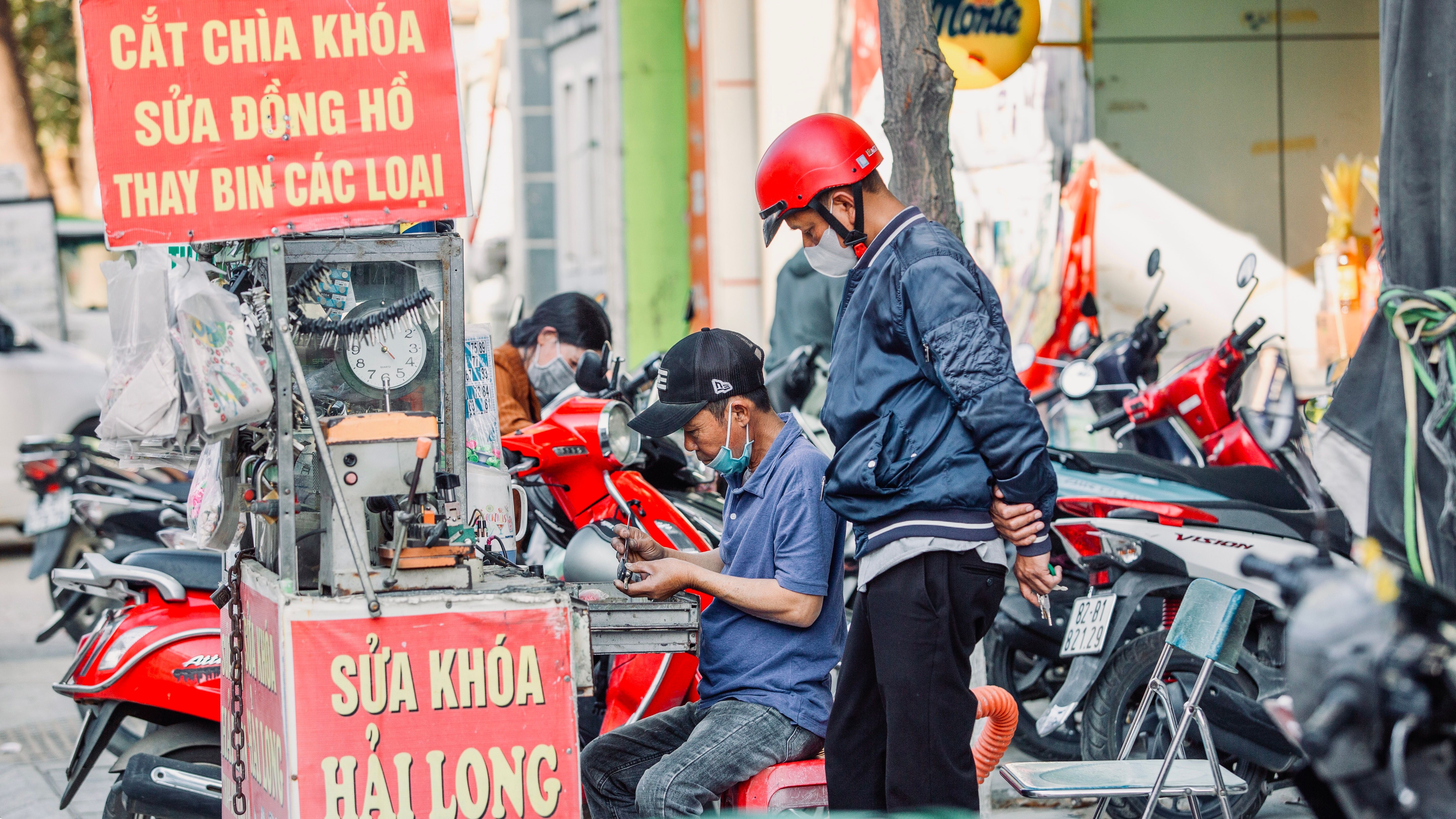 Daily Life in Vietnamese Street Market · Free Stock Photo