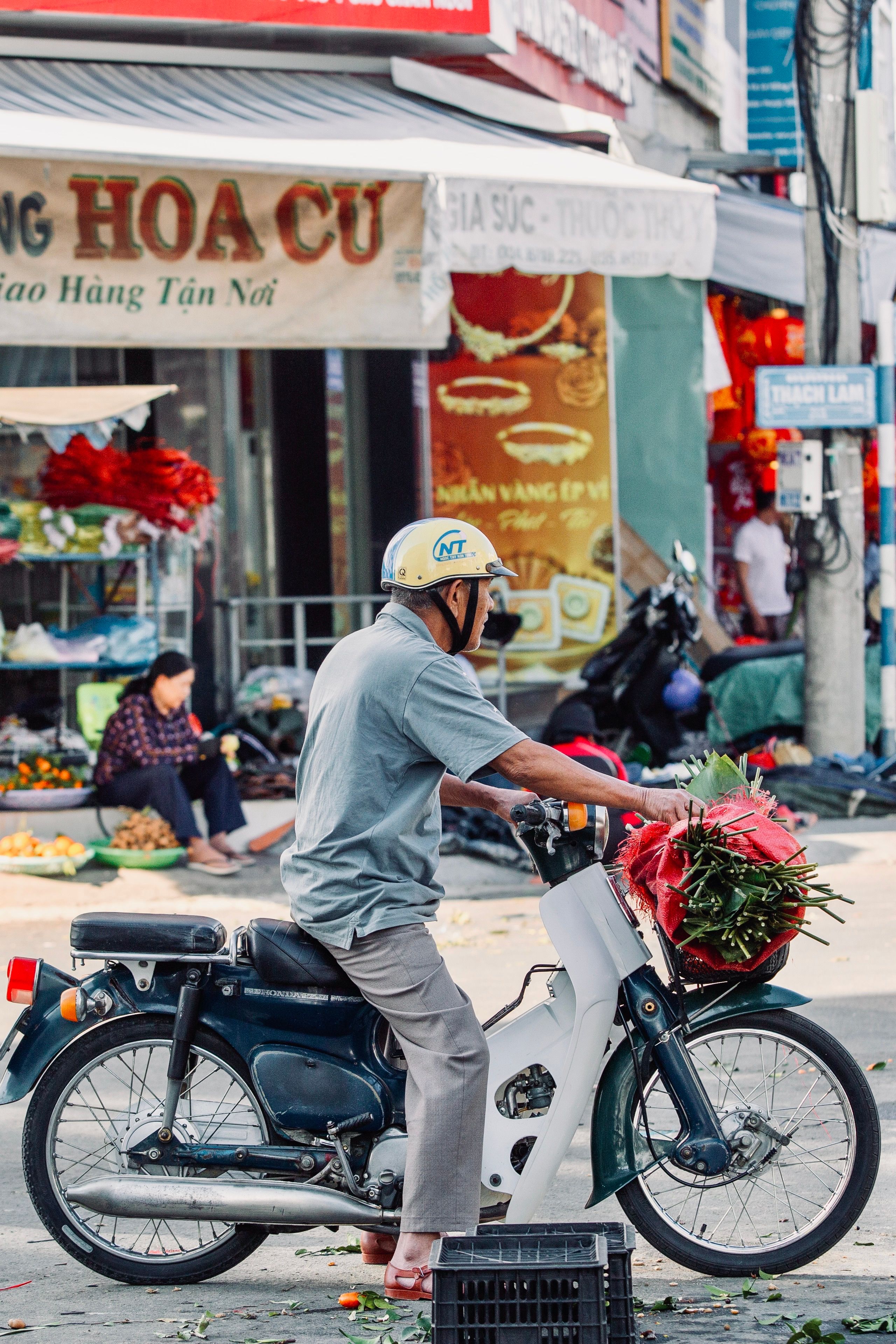 Street Scene with Storefront in Ho Chi Minh City · Free Stock Photo