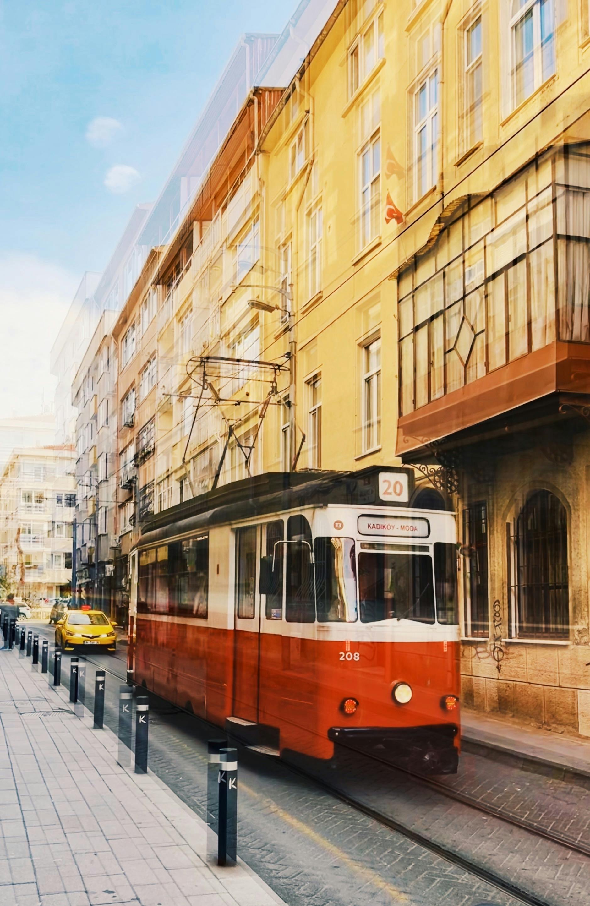 Hombres Hablando Frente En Un Auditorio Photos, Download The BEST Free ...