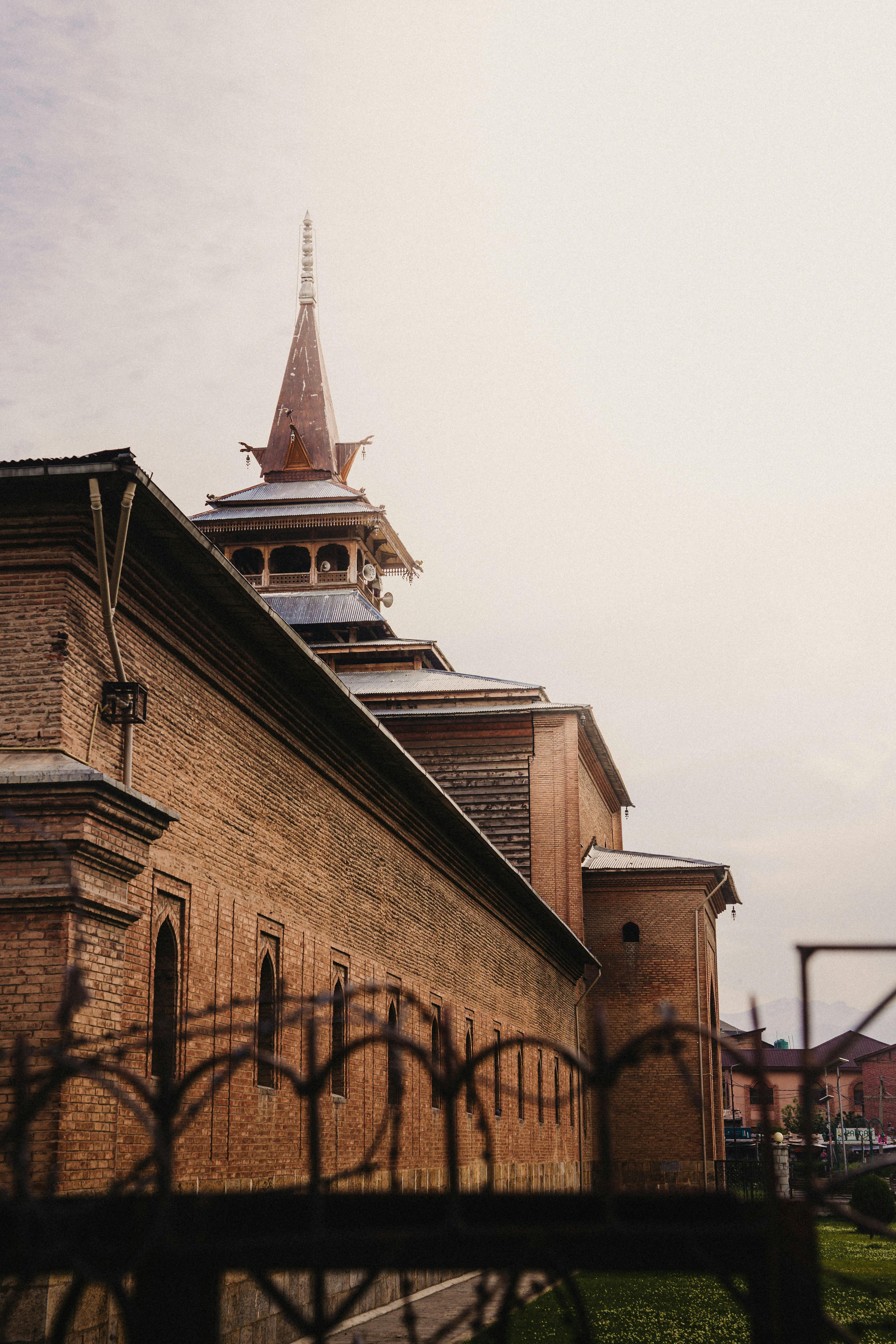Historic Brick Mosque with Steeple in Daylight · Free Stock Photo