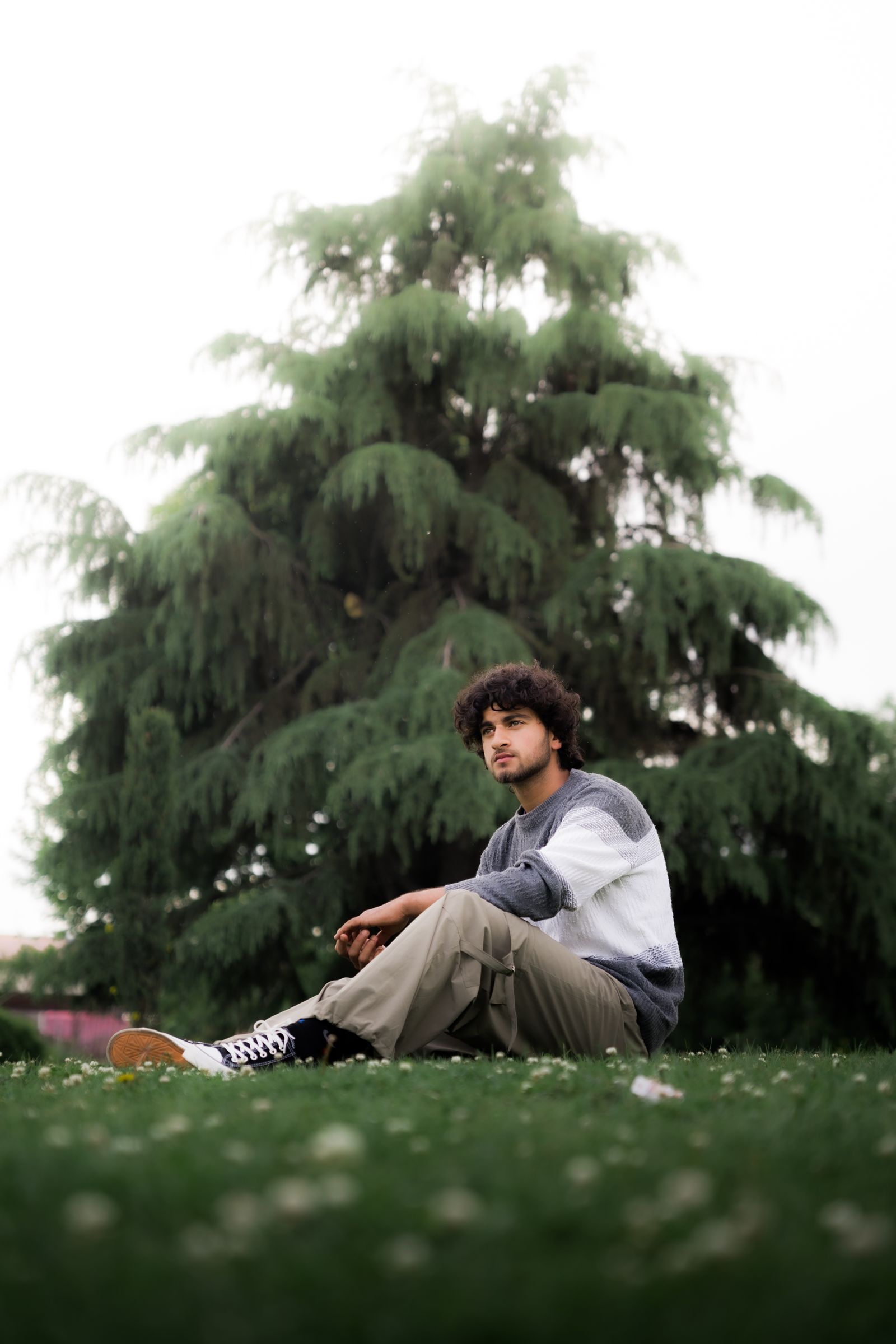 People Sitting On Ground Photos, Download The BEST Free People Sitting ...