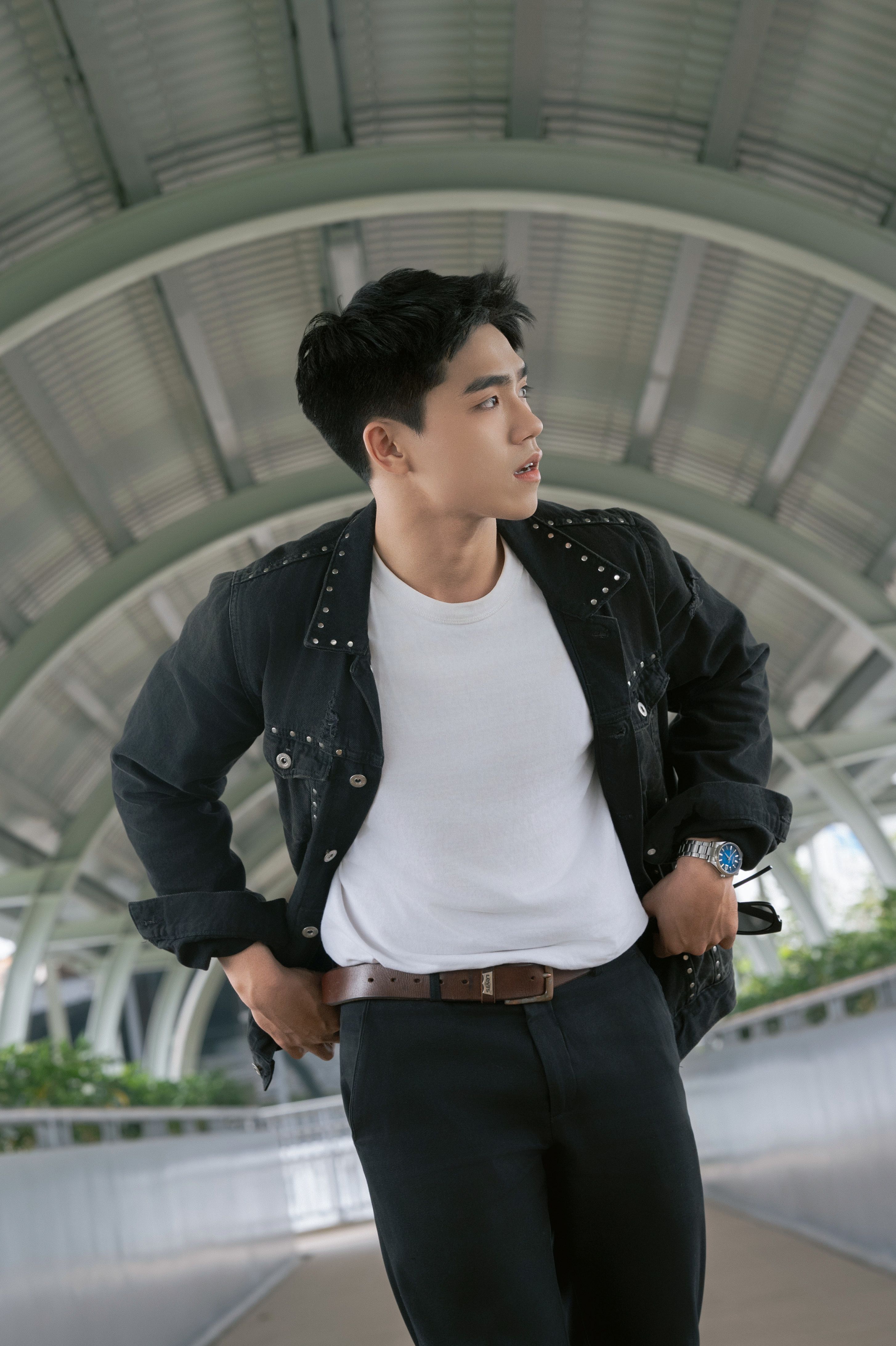 Stylish young man in urban setting · Free Stock Photo