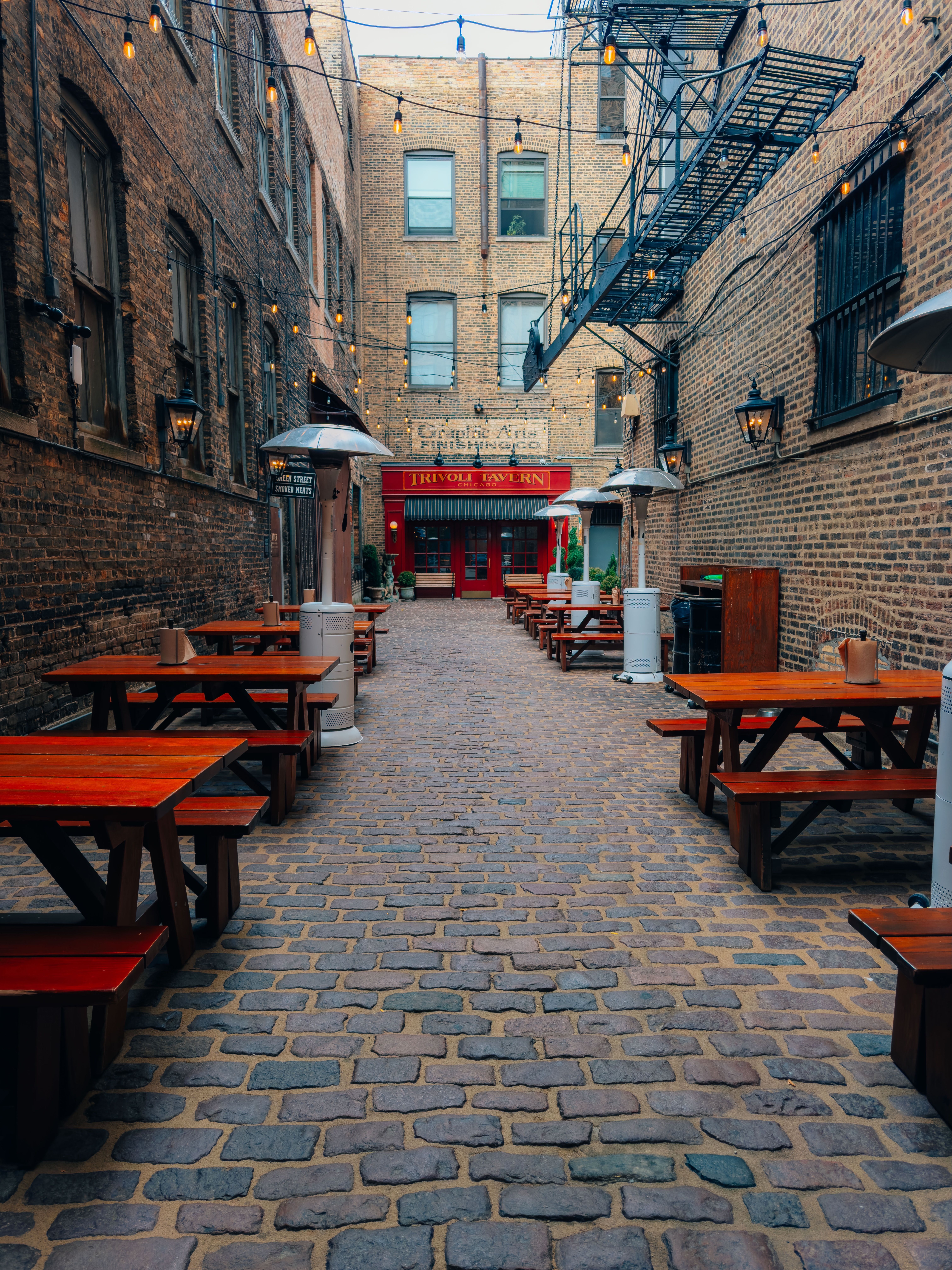 Charming Outdoor Restaurant Alley in Cityscape · Free Stock Photo